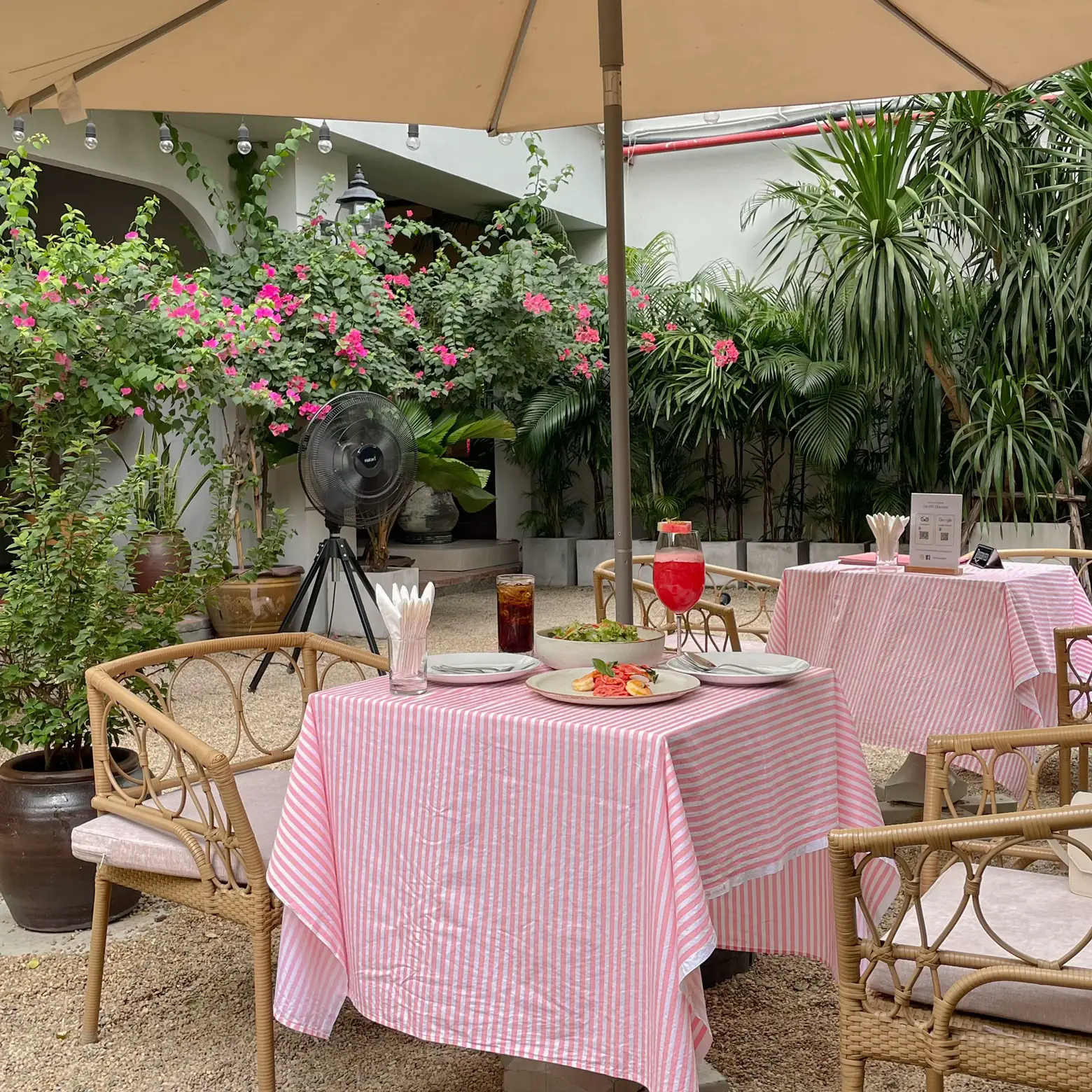 Blue Ray Bar Rooftop🍸💙 บาร์ลับติดBTSพญาไทรีบมาก่อนแมส👀 | แกลเลอรีที่ ...