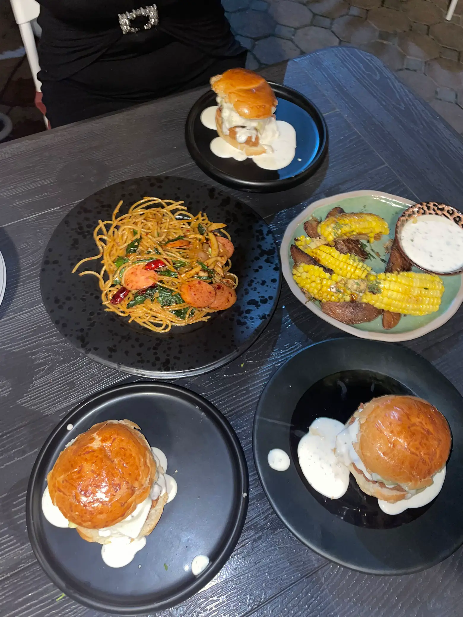 OOTD outfit dinner, bar, ร้านเหล้า 🍷 | แกลเลอรีที่โพสต์โดย Wave ...