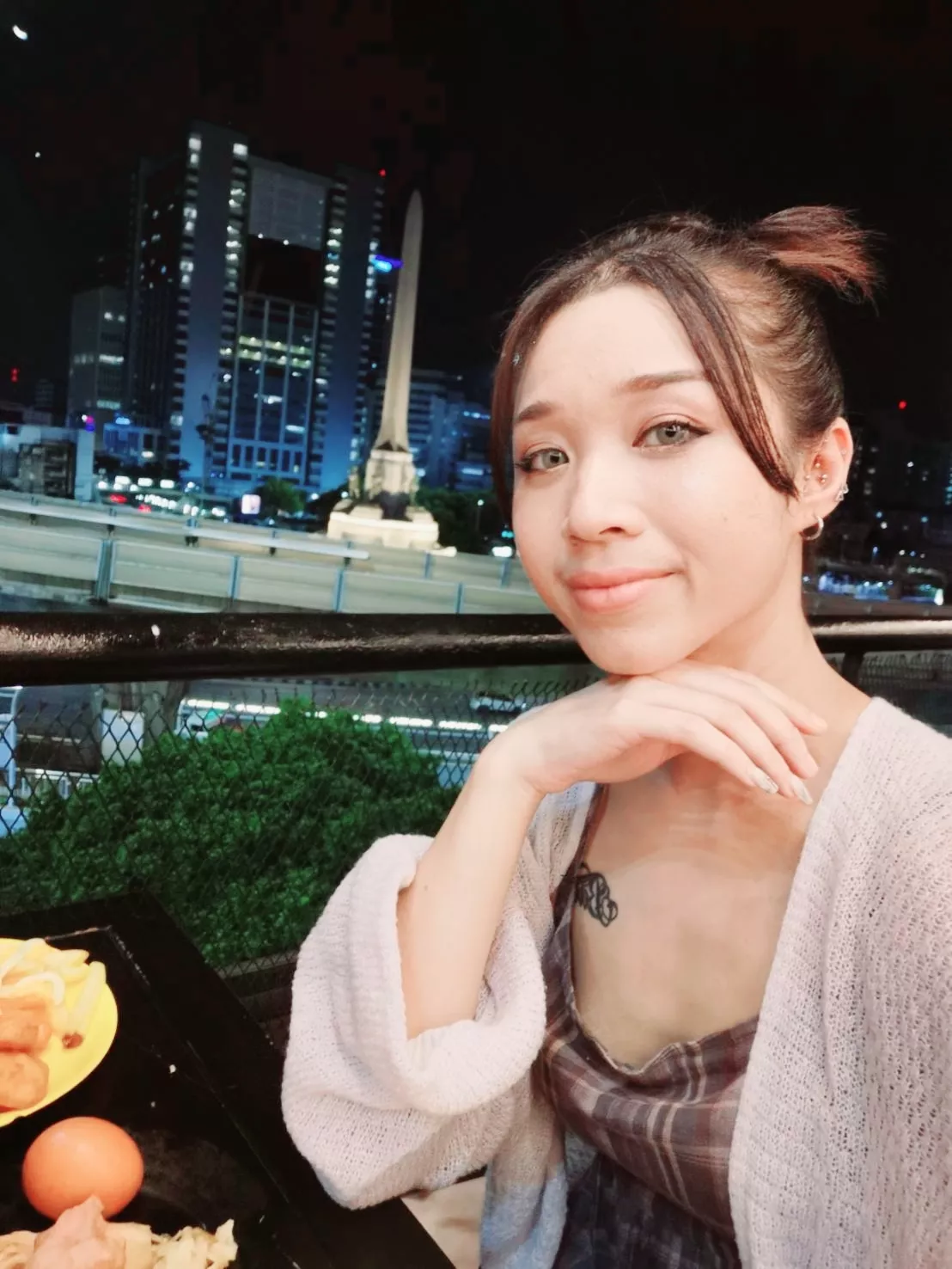 วันครบรอบ 1 ปี@ปิ้งเนย บุฟเฟ่ต์ปิ้งย่างอนุสาวรีย์ | แกลเลอรีที่โพสต์โดย Fah Fongfah | Lemon8