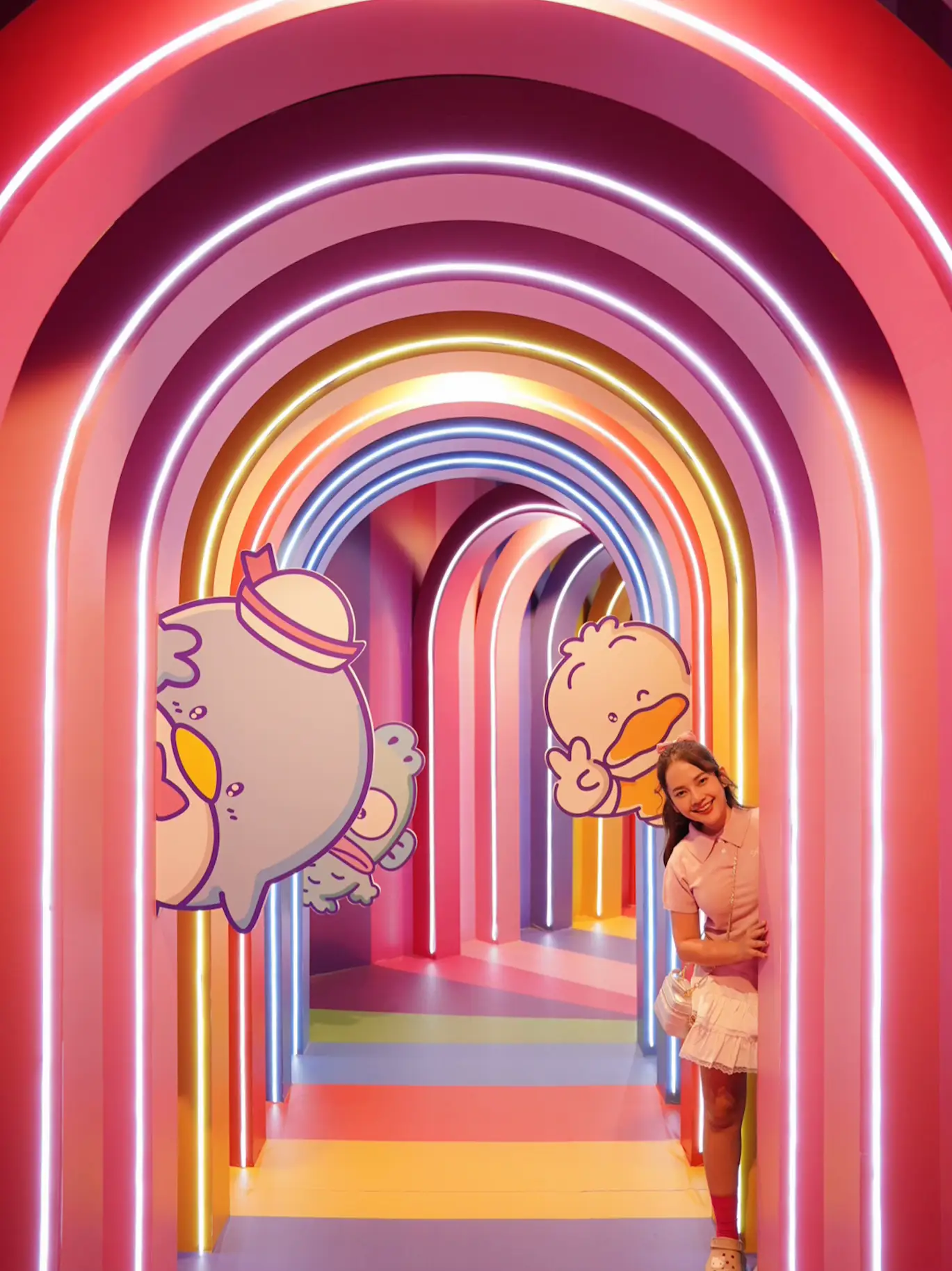 พาเที่ยวนิทรรศการ ‘𝗛𝗲𝗹𝗹𝗼 𝗞𝗶𝘁𝘁𝘆’ ฉลองครบ 𝟱𝟬 ปี | แกลเลอรีที่โพสต์โดย GhamYuiiZy | Lemon8