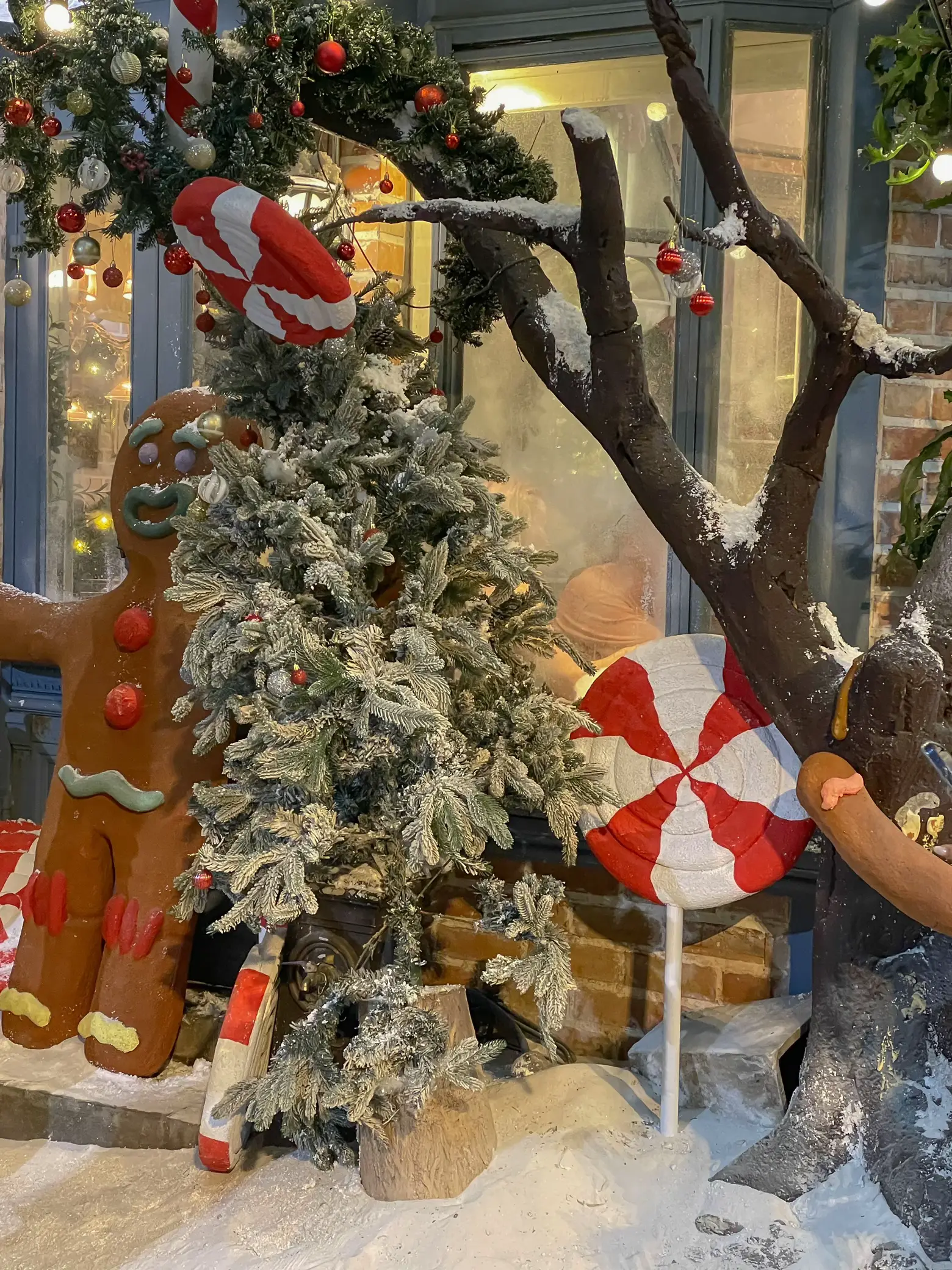 คาเฟ่คริสต์มาส ติด BTS ราชเทวี🌲☃️ | แกลเลอรีที่โพสต์โดย Lookmaii | Lemon8