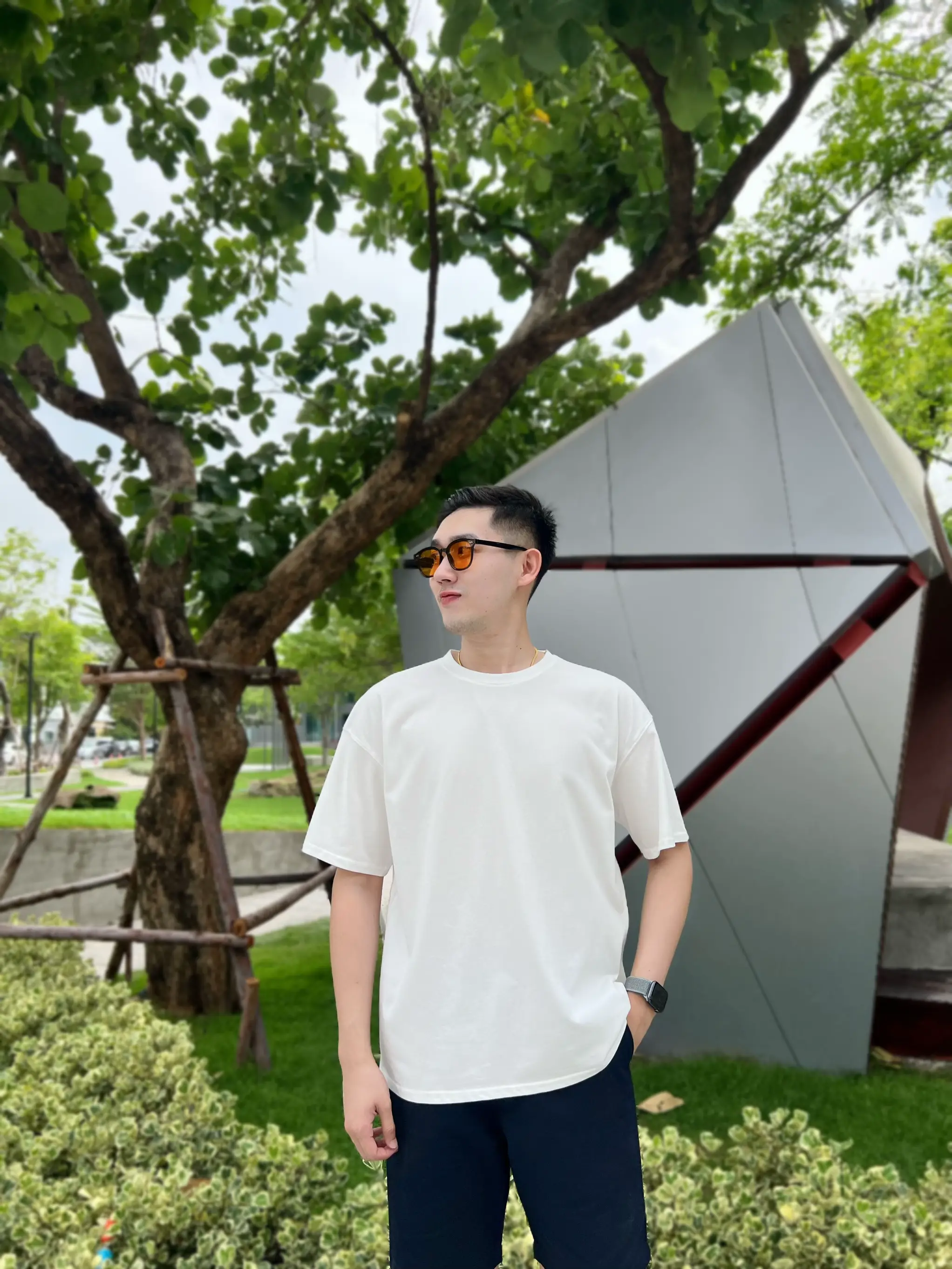 Basic Look 🏝 แต่งตัวผู้ชายเสื้อขาว กางเกงดำ | แกลเลอรีที่โพสต์โดย Gcoop ...