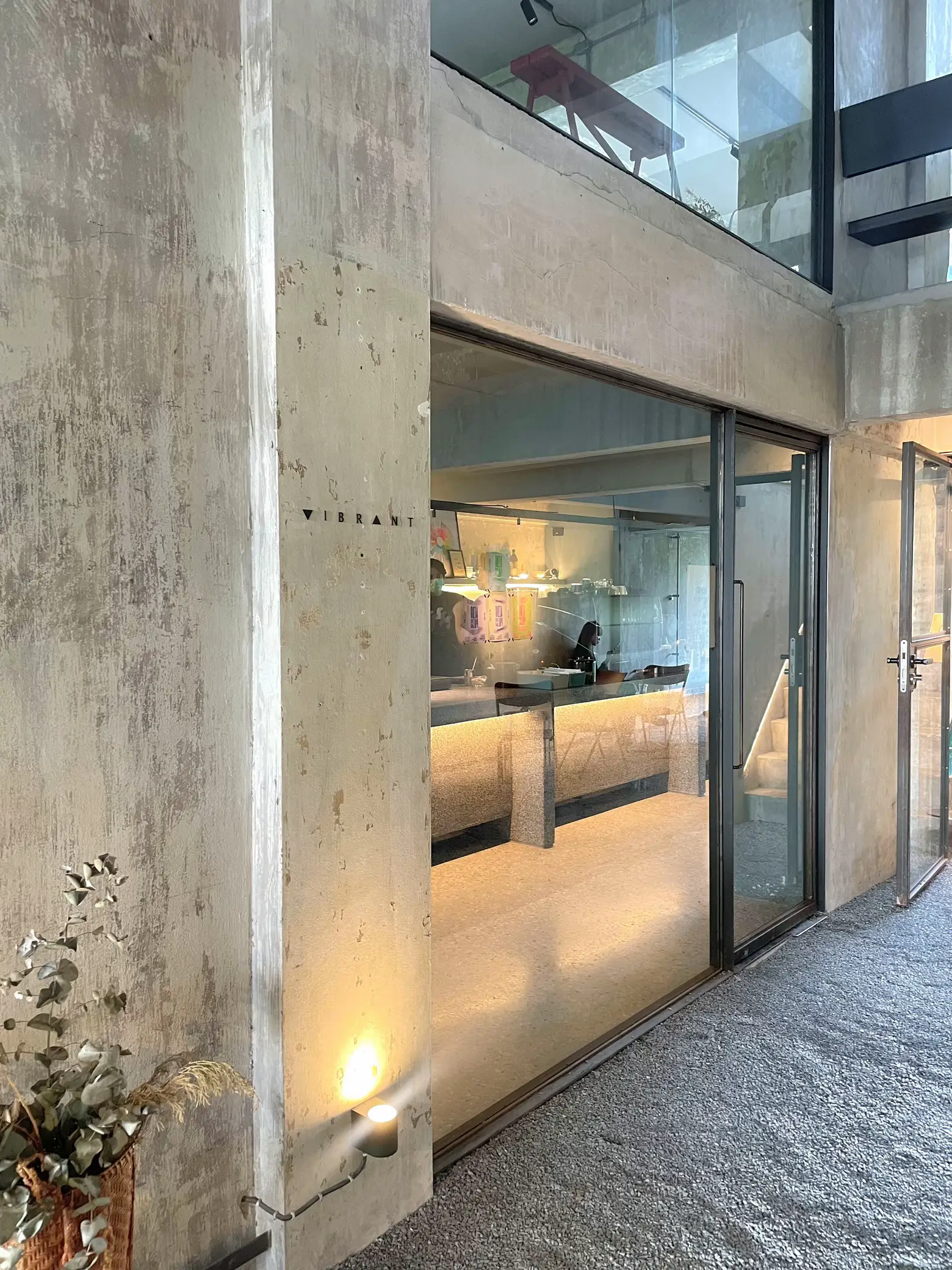 Vibrant.bkk | คาเฟ่ติดbtsพหลโยธิน🌑 | แกลเลอรีที่โพสต์โดย 𝒑𝒂𝒌𝒘𝒂𝒏 | Lemon8