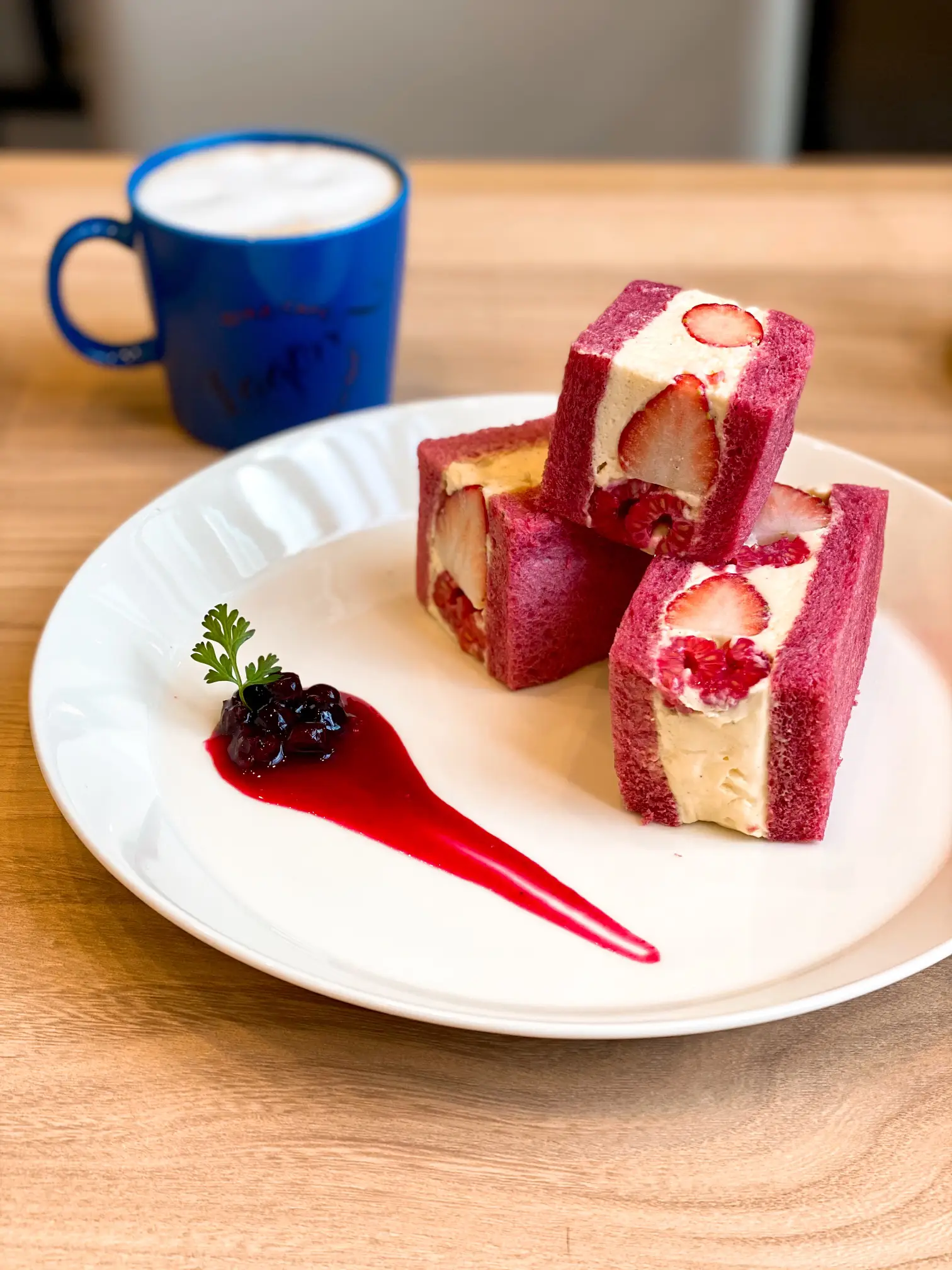 FIKA CAFÉ Lagom ベリーベリーサンドウィッチ🥪 | おにやんグルメが投稿したフォトブック | Lemon8