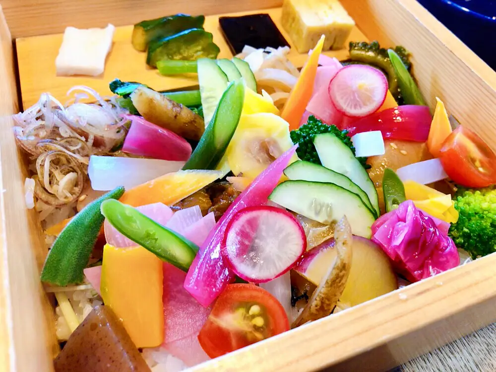 【湯布院】まるで宝石箱！美しすぎる和食ランチ | Yuminが投稿したフォトブック | Lemon8