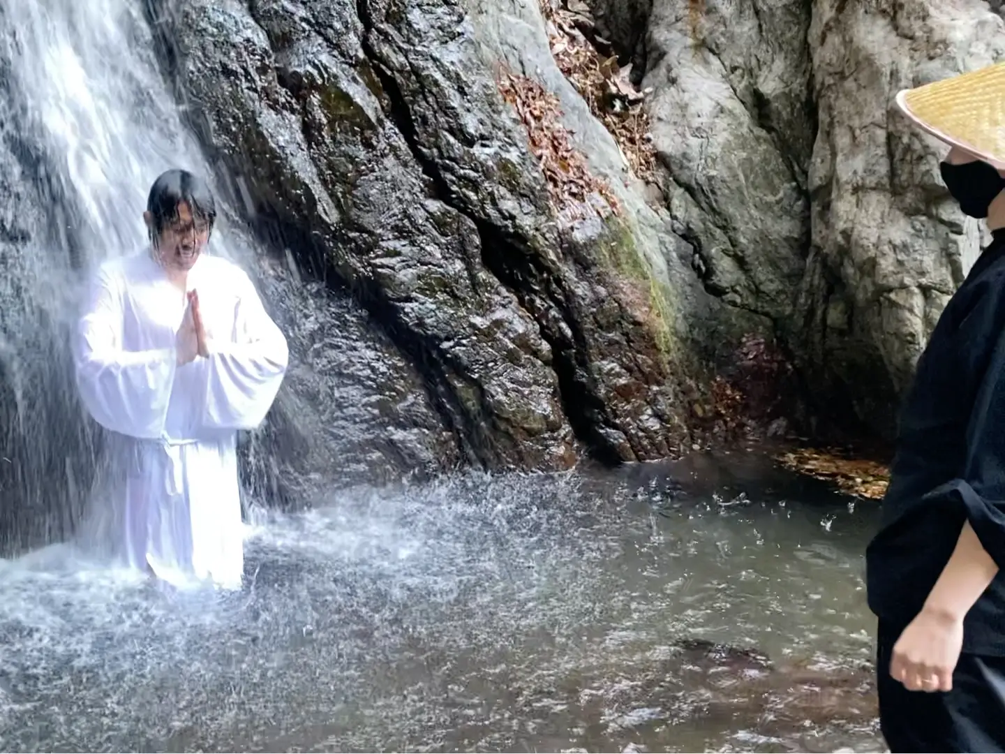 【滝行】ふらっと半日滝行 | JunJunの投稿動画 | Lemon8