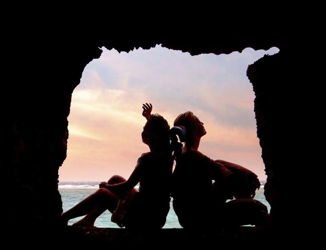 【沖縄】岩の窓の絶景スポット「Beach51」どこを撮っても絵になる場所 | onumaaanが投稿したフォトブック | Lemon8