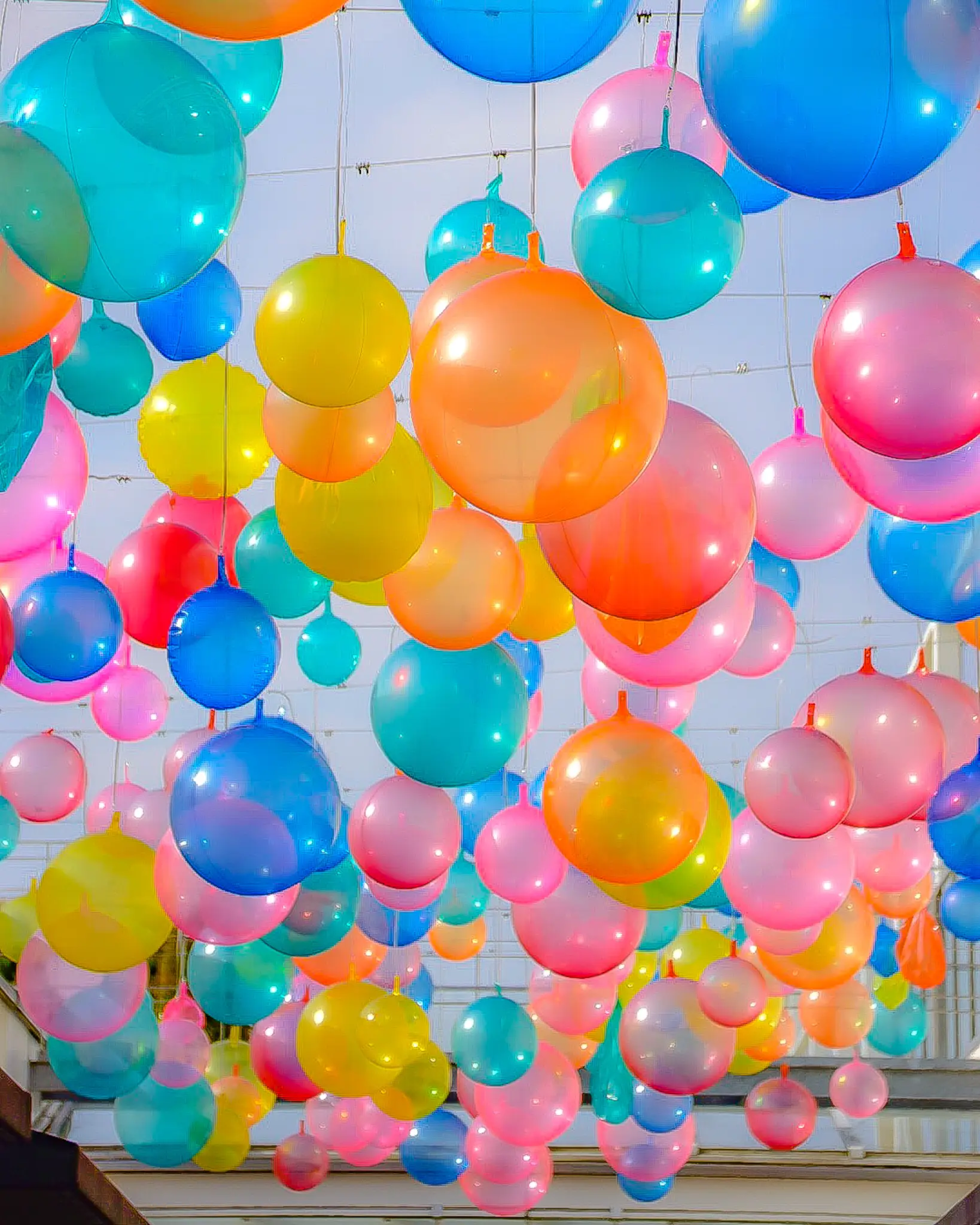 『カラフルな風船が宙を舞う🎈愛知県名古屋市 星ヶ丘テラス』 Jptravelerspicが投稿したフォトブック Lemon8