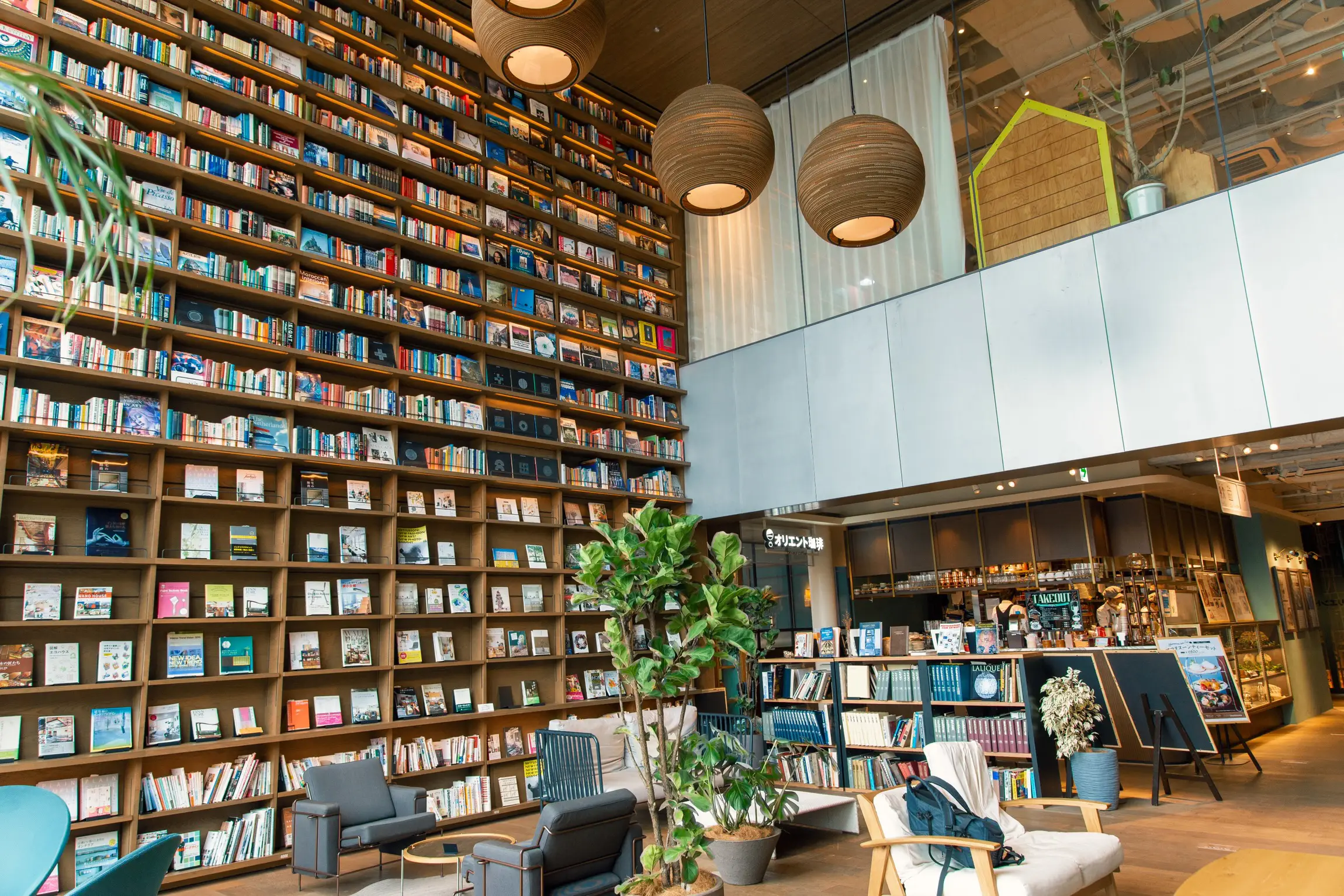 【大阪】蔦屋の発祥地！枚方Tサイトの美しい本棚 | Kyoko1903が投稿したフォトブック | Lemon8