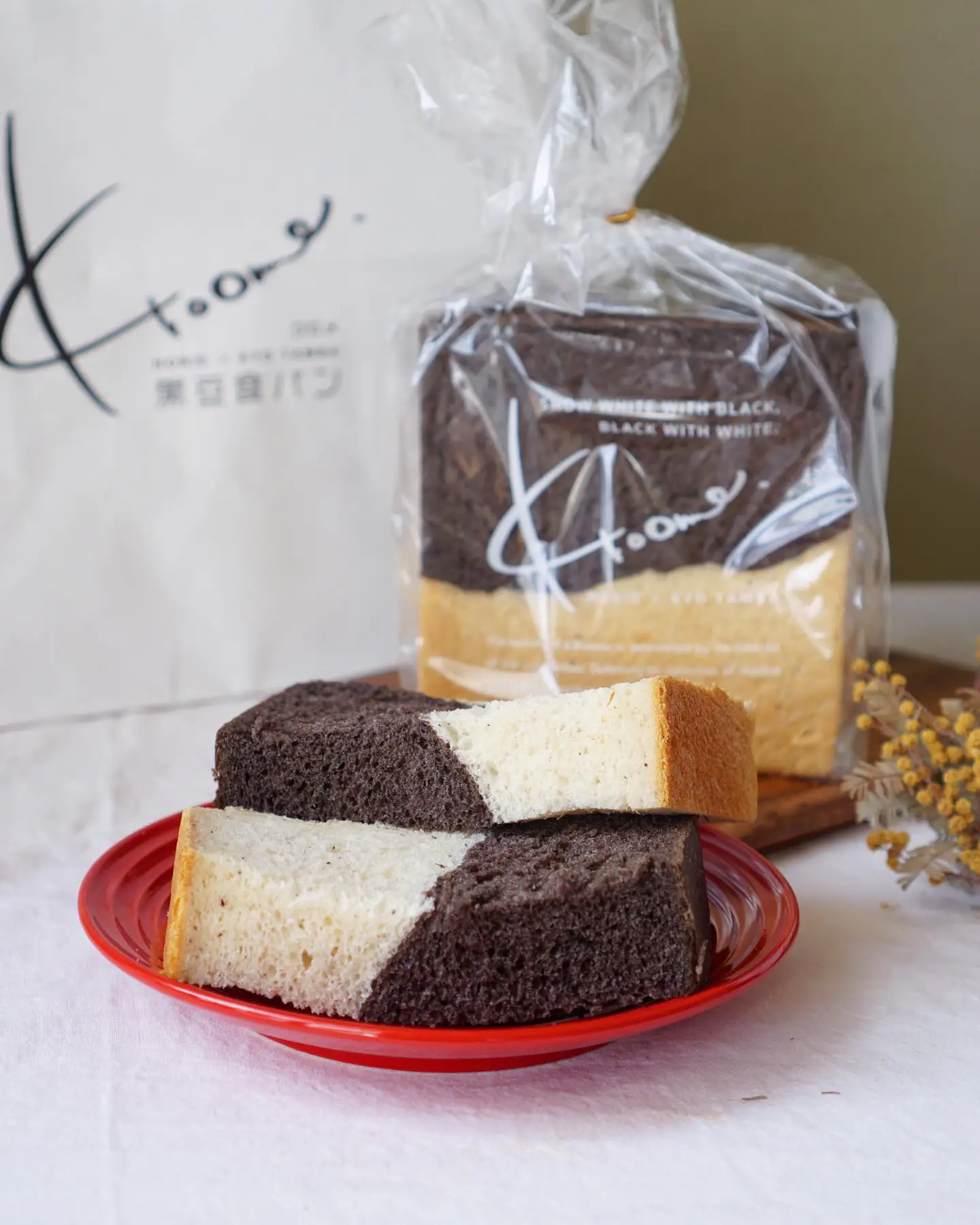 Soba shop devised! Luxury bread specialty store with black beans as the ...