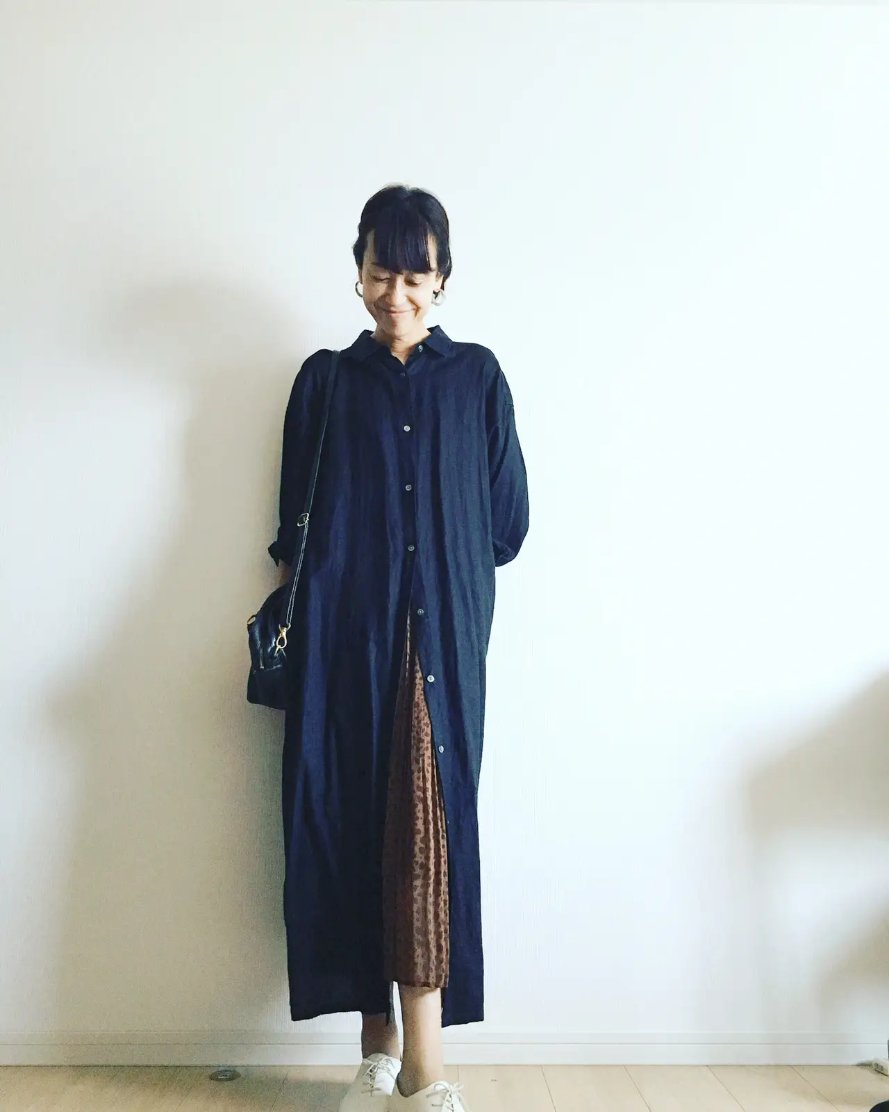 着回し力抜群！黒いリネンのシャツワンピースが大好きです〜 | Kyoco_が投稿したフォトブック | Lemon8