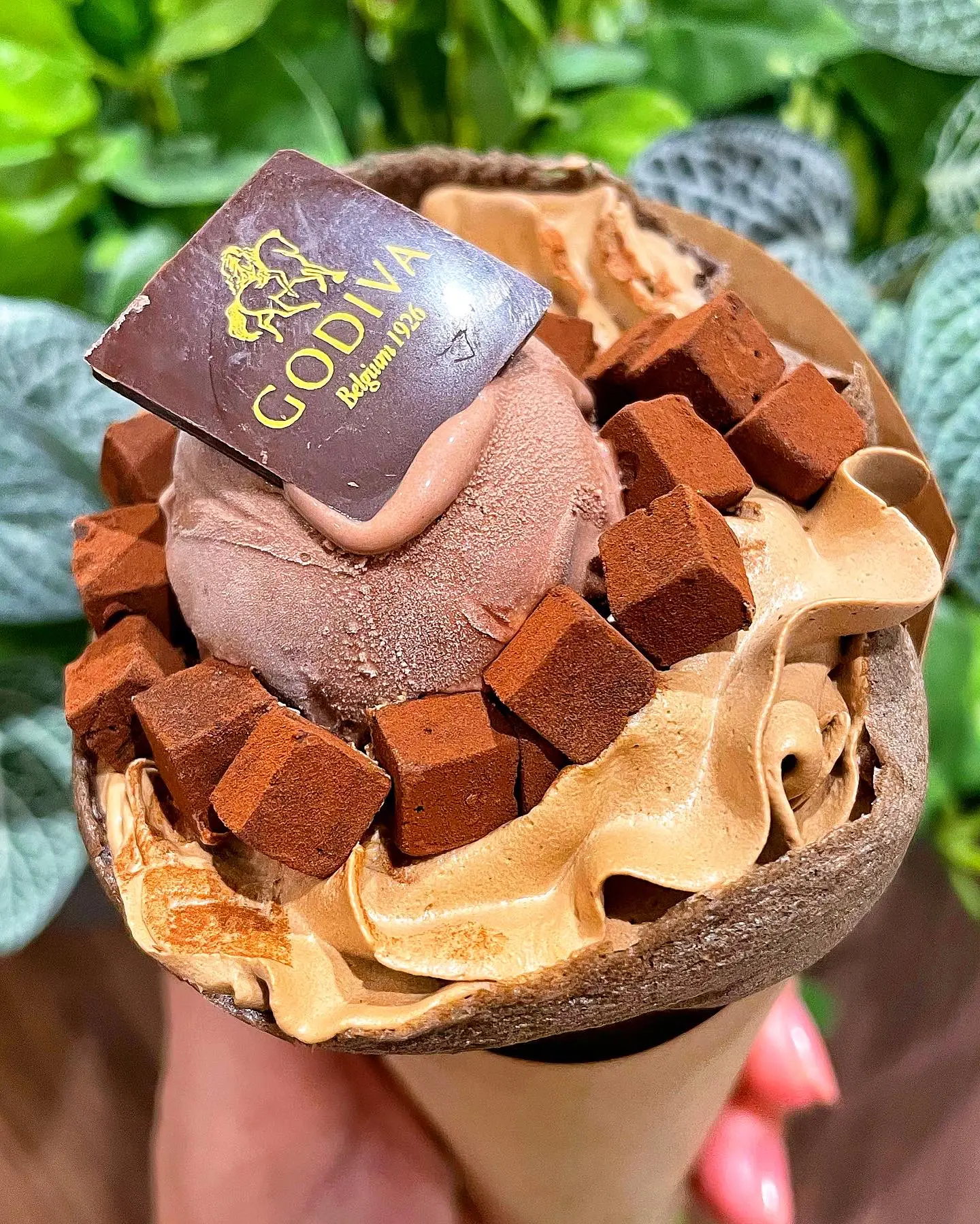 First store in Japan 🌸 GODIVA crepe🍫 | Gallery posted by mai626 | Lemon8