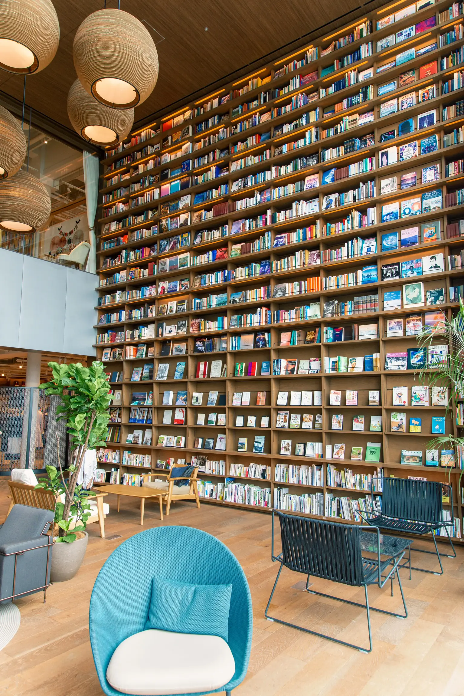 【大阪】蔦屋の発祥地！枚方Tサイトの美しい本棚 | Kyoko1903が投稿したフォトブック | Lemon8