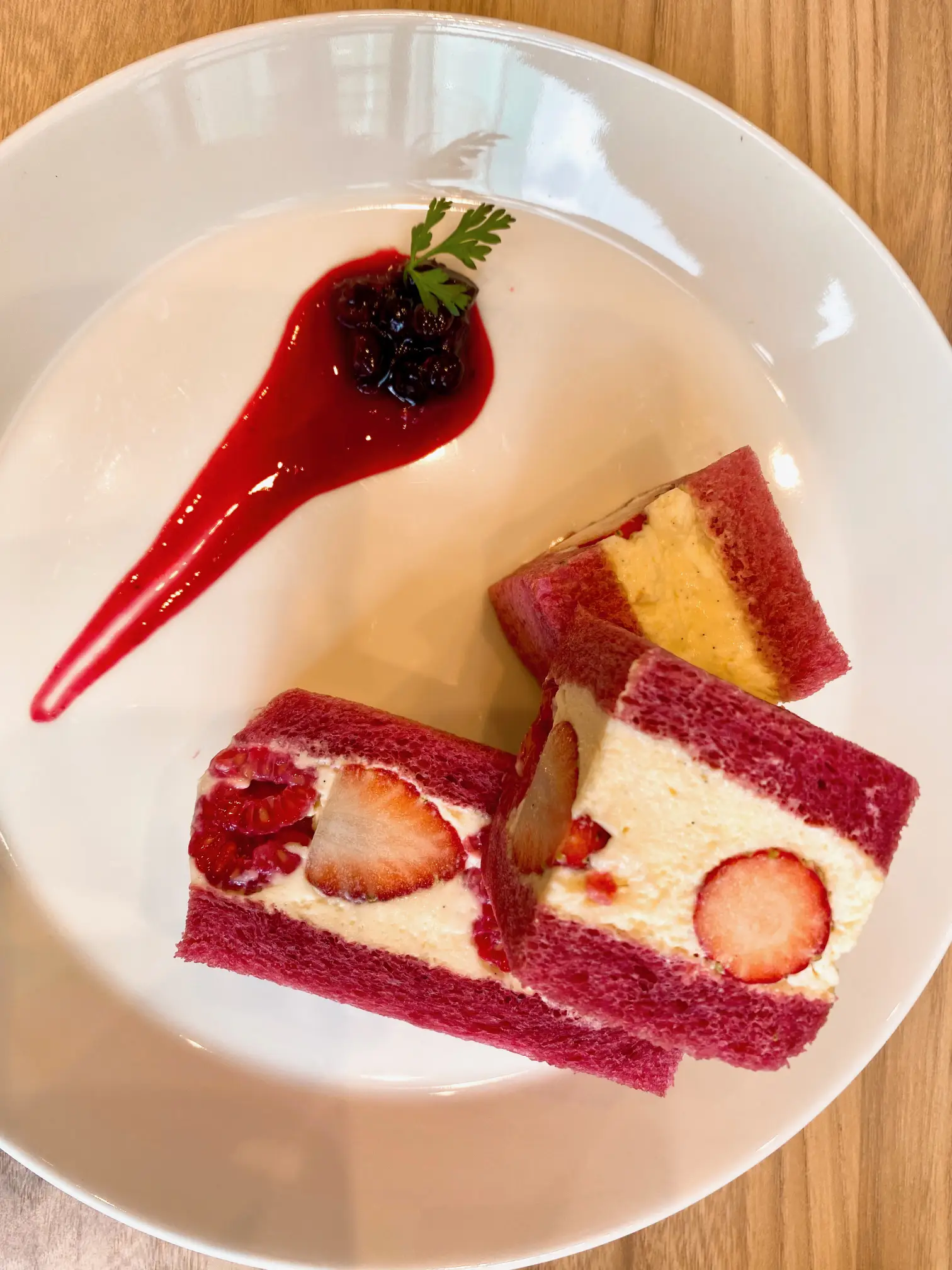 FIKA CAFÉ Lagom ベリーベリーサンドウィッチ🥪 | おにやんグルメが投稿したフォトブック | Lemon8