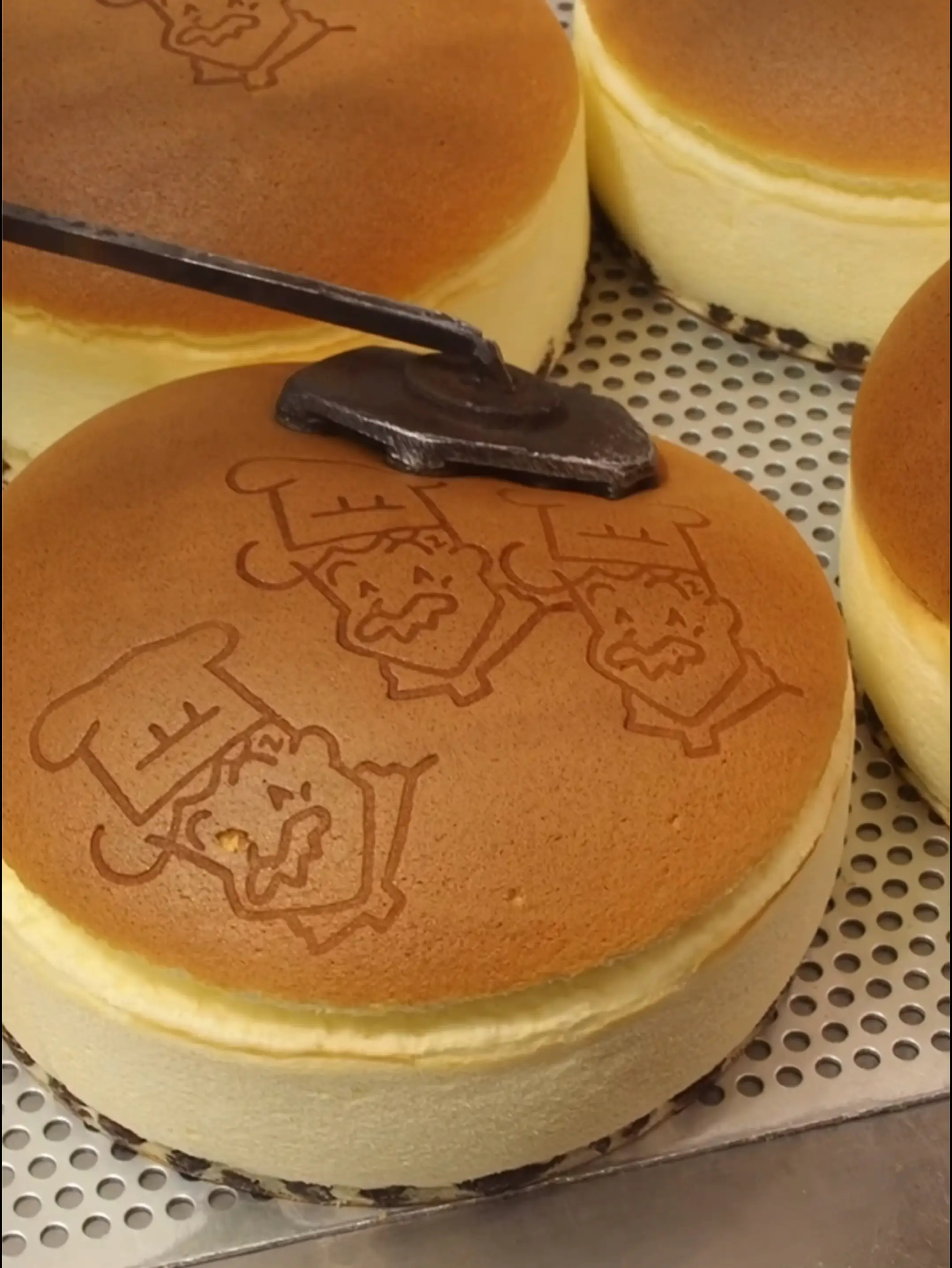 Uncle Rikuro's Cheesecake Secret | Video published by スイーツハンター月ウサギ | Lemon8