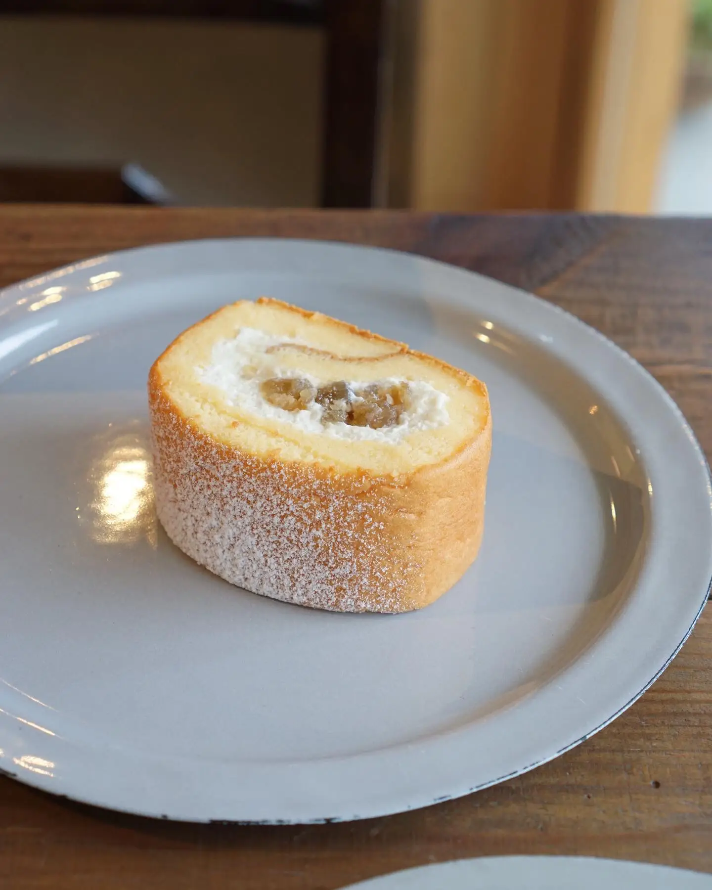 Fluffy roll cake is very popular "cafe tomiyama" appeared in the large ...