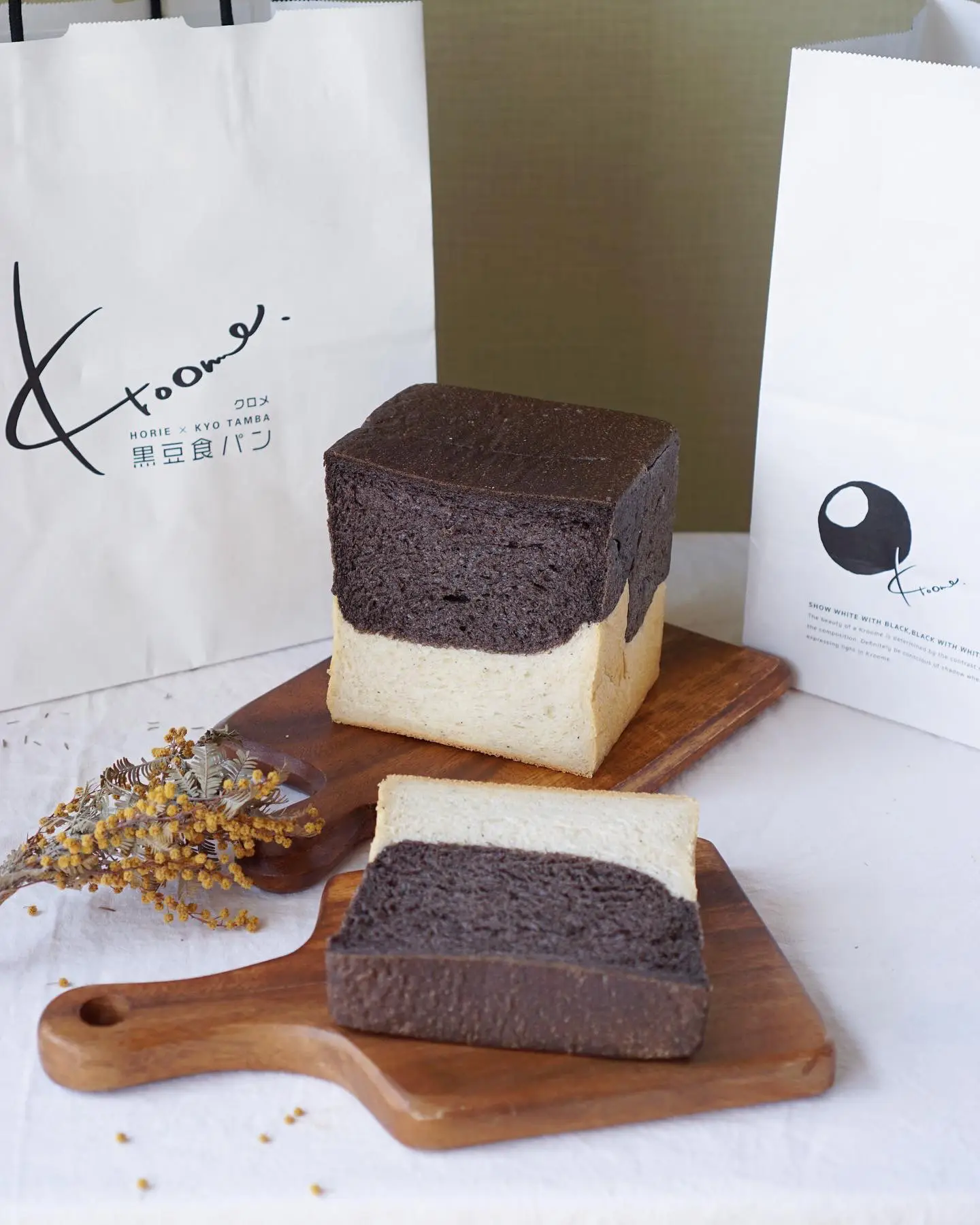 Soba shop devised! Luxury bread specialty store with black beans as the ...