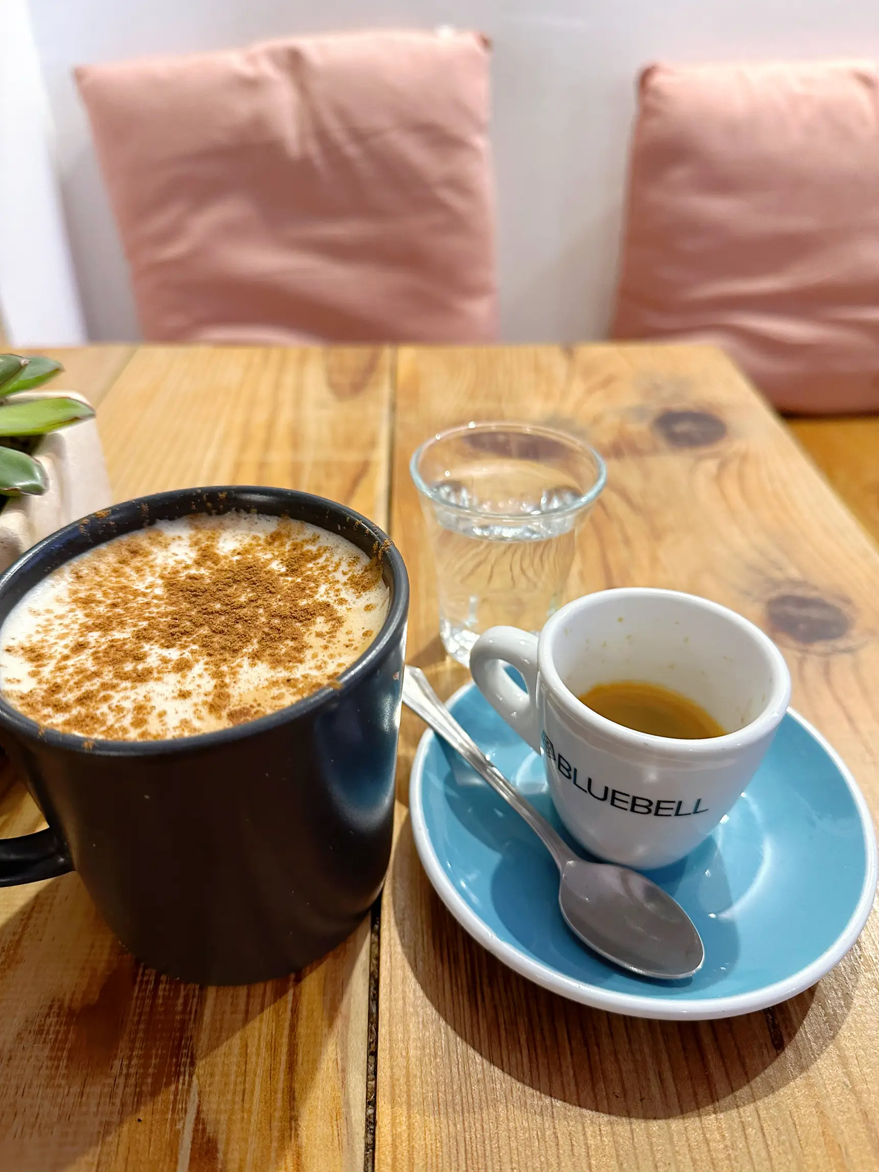 Cafe hopping ☕️ in Valencia 🍊 | แกลเลอรีที่โพสต์โดย Ian | Lemon8