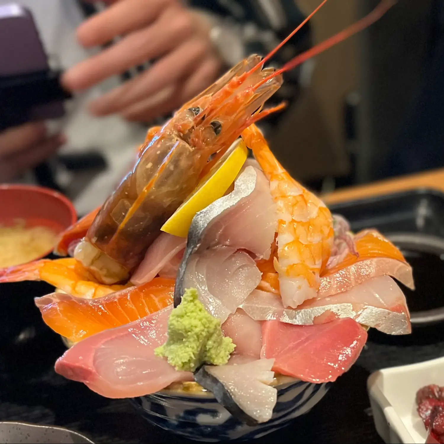 原価率90%の溢れる海鮮丼！！？🌊 | Karin｜大阪大人デート🥂が投稿したフォトブック | Lemon8