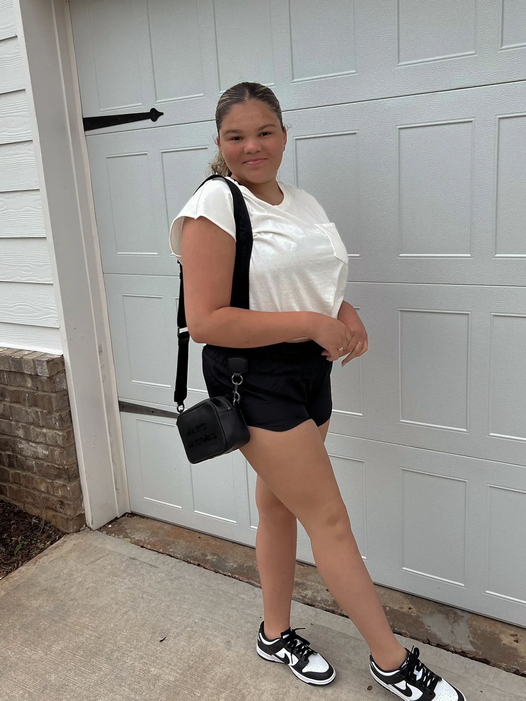 FRIDAY OOTD | แกลเลอรีที่โพสต์โดย Penelope Sexton | Lemon8