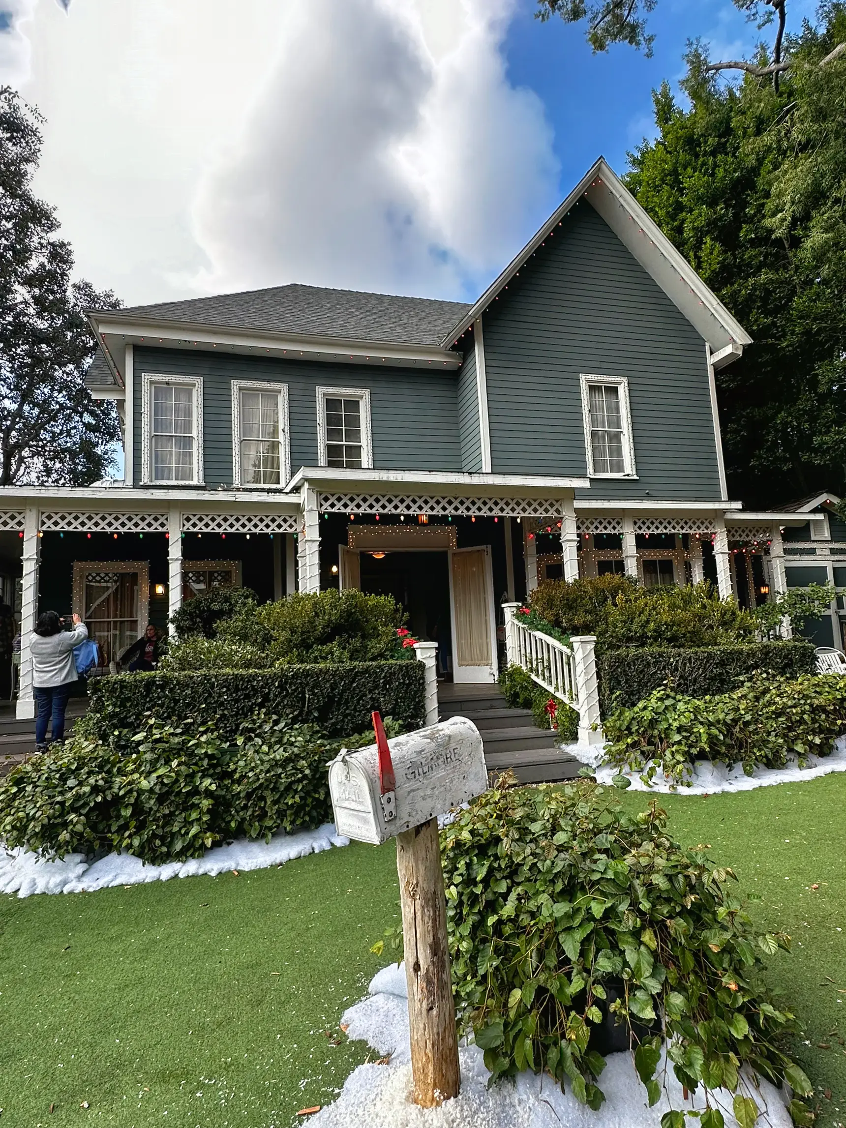 Gilmore Girls Set 🤎 | Gallery posted by Jessica 🧚🏻‍♀️ | Lemon8