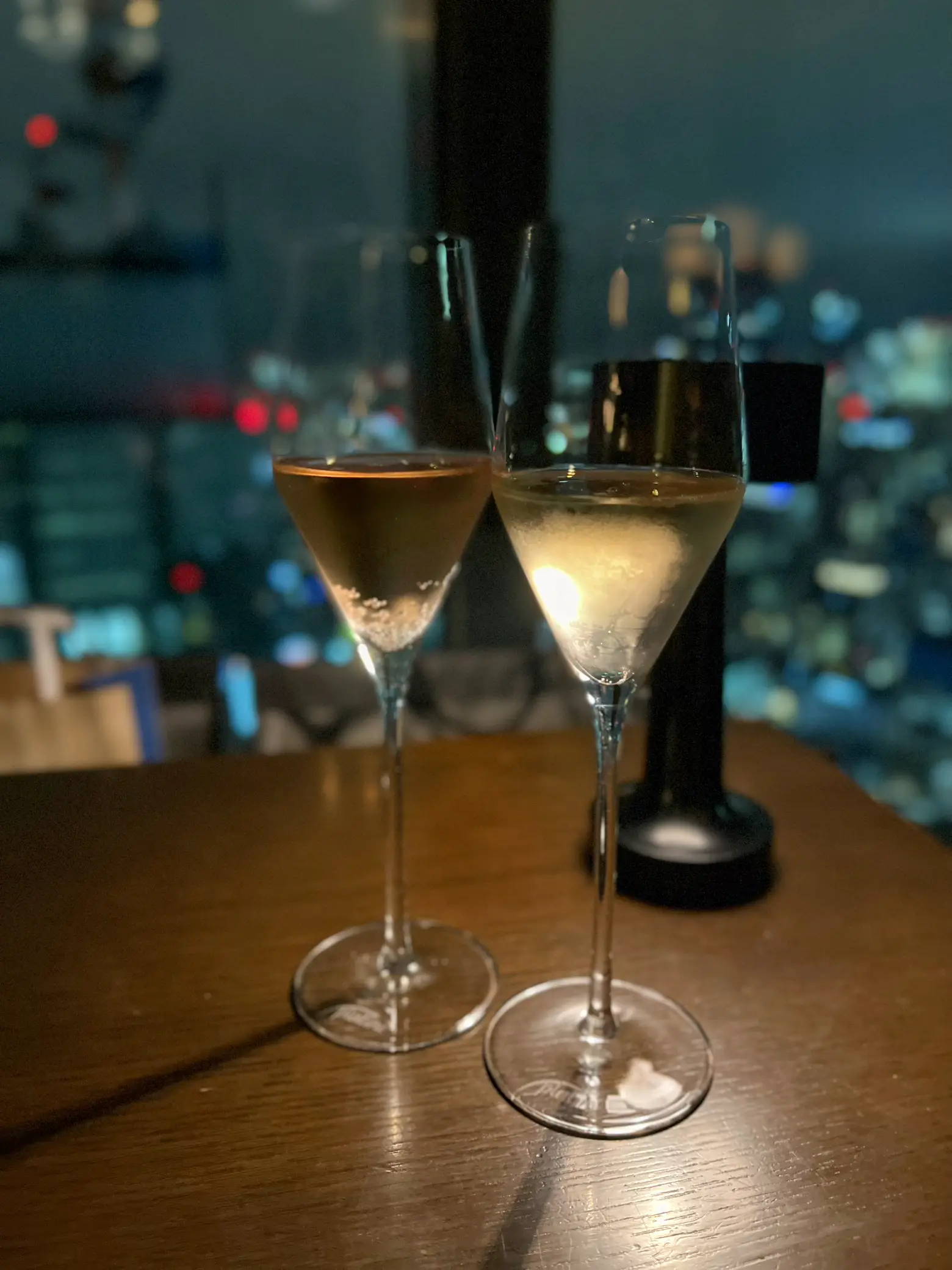 A stylish bar with a view of Tokyo Tower from 215 meters above the ...