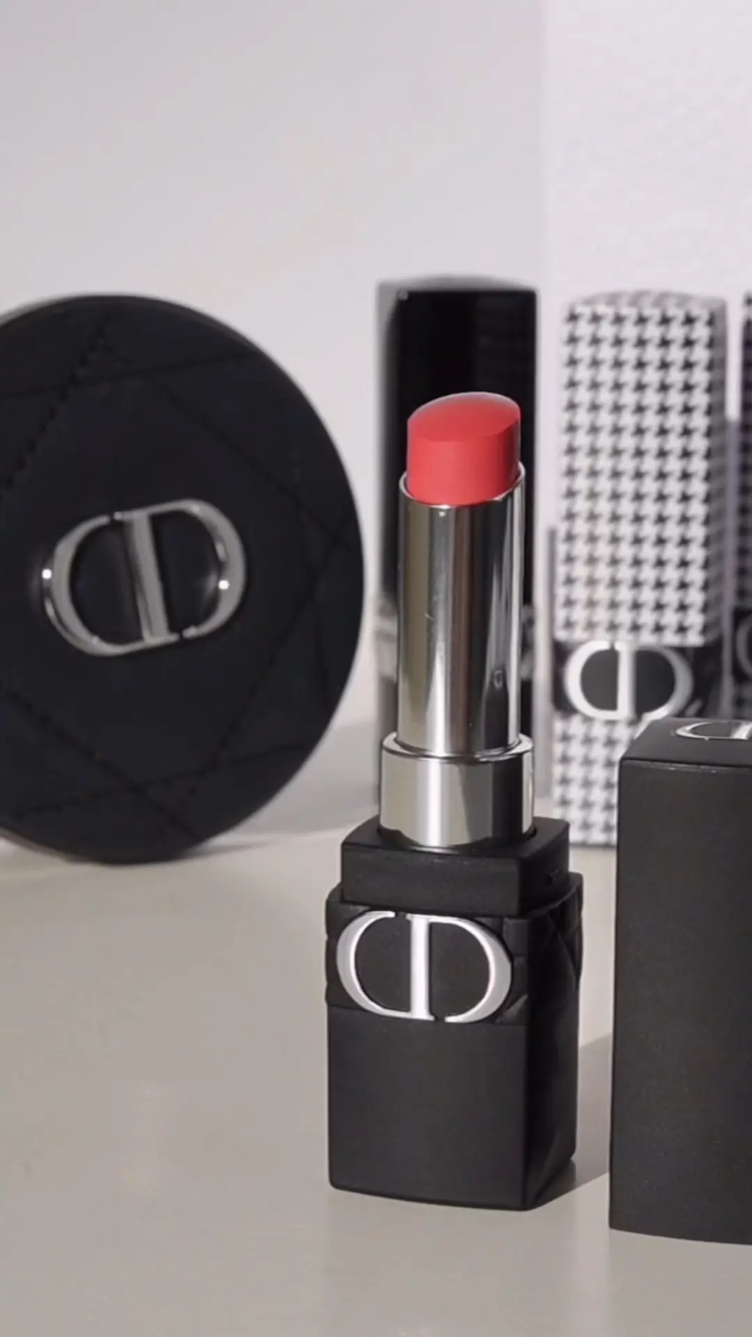 Diorの落ちにくいリップスティック💄 | SUMOMO🎀変身メイク術の投稿動画 | Lemon8