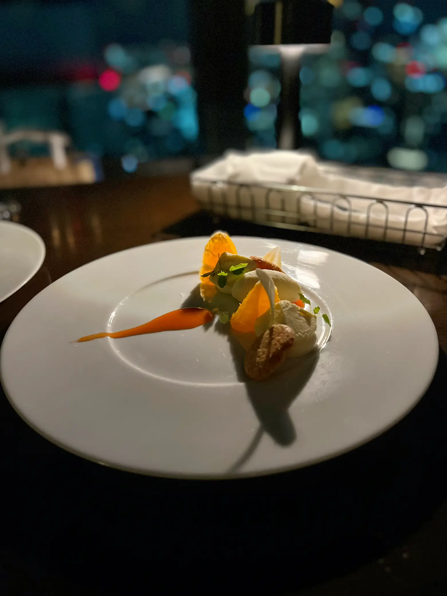 A stylish bar with a view of Tokyo Tower from 215 meters above the ...