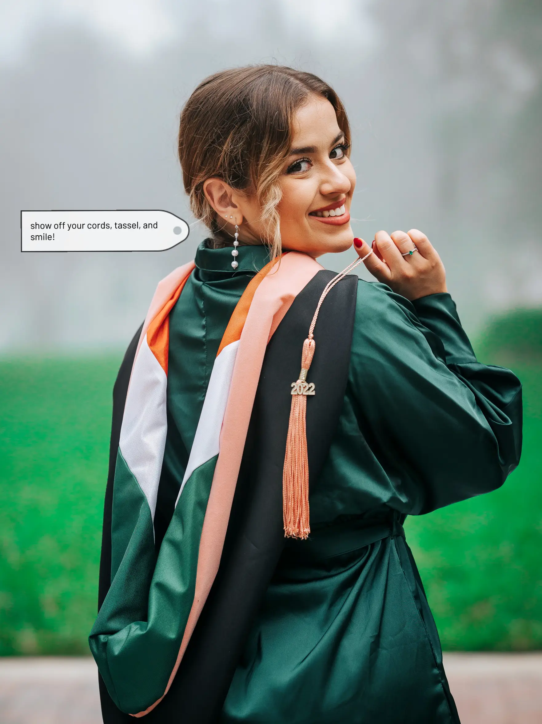 GRAD SHOOT IDEAS💚🎓🧡 | Gallery posted by bella | Lemon8