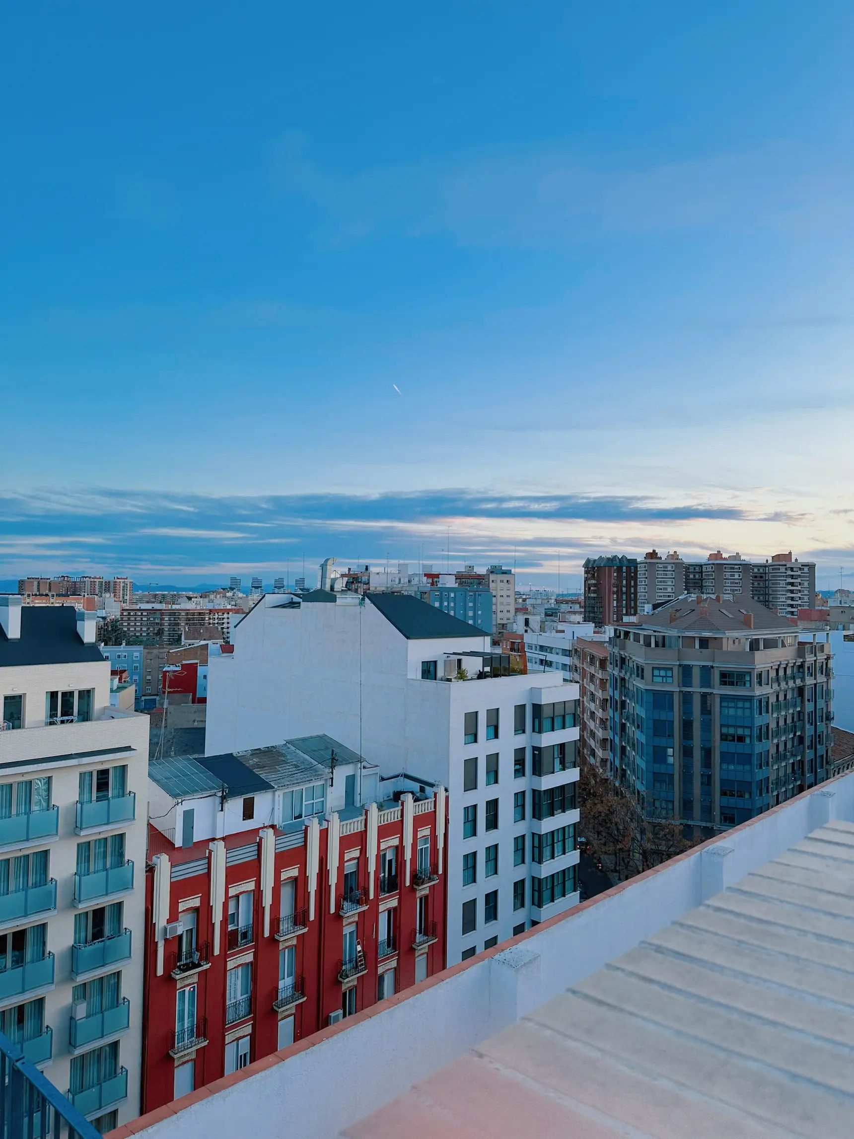 Cafe hopping ☕️ in Valencia 🍊 | แกลเลอรีที่โพสต์โดย Ian | Lemon8