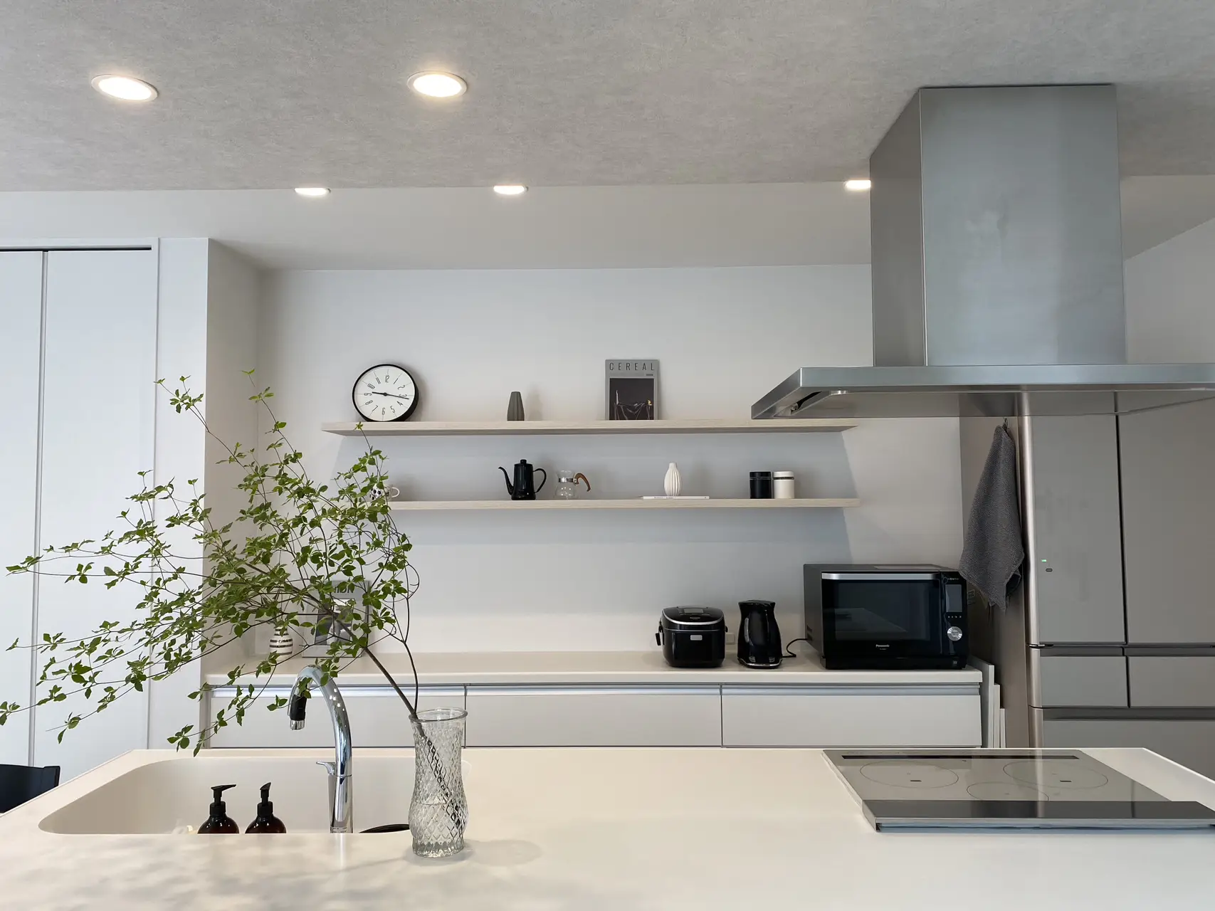 ライン取手だとなにがいいの？🤨💭 | HARUTAS |キッチン収納が投稿したフォトブック | Lemon8