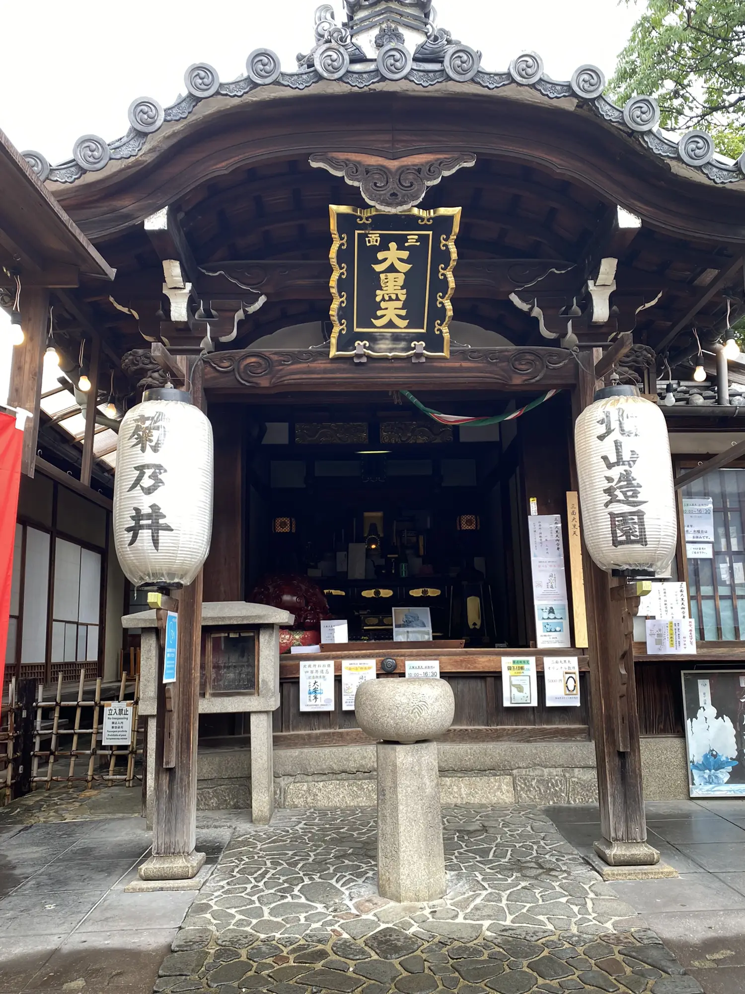 Three-sided black sky | Gallery posted by TK | Lemon8