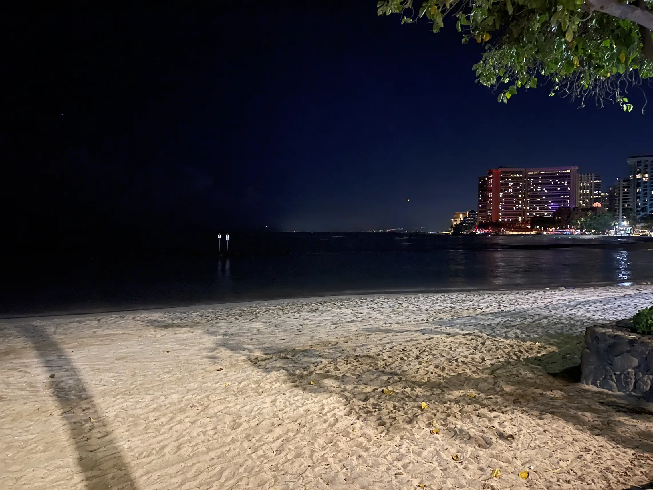 Aloha from Waikiki beach | แกลเลอรีที่โพสต์โดย Mitchkq 🤙 | Lemon8