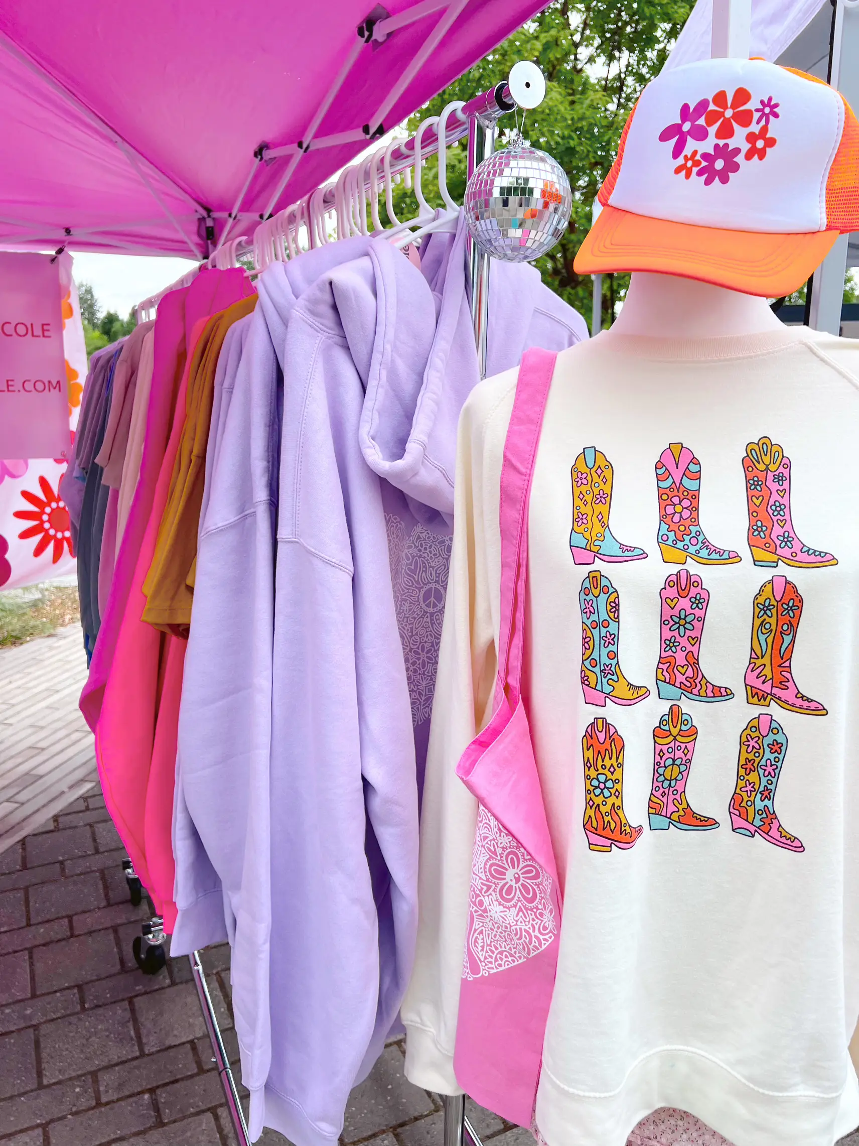 Some vendor booth inspo for ya!!🤩💗🌈🌸 | Gallery posted by Ellē Nicole ...