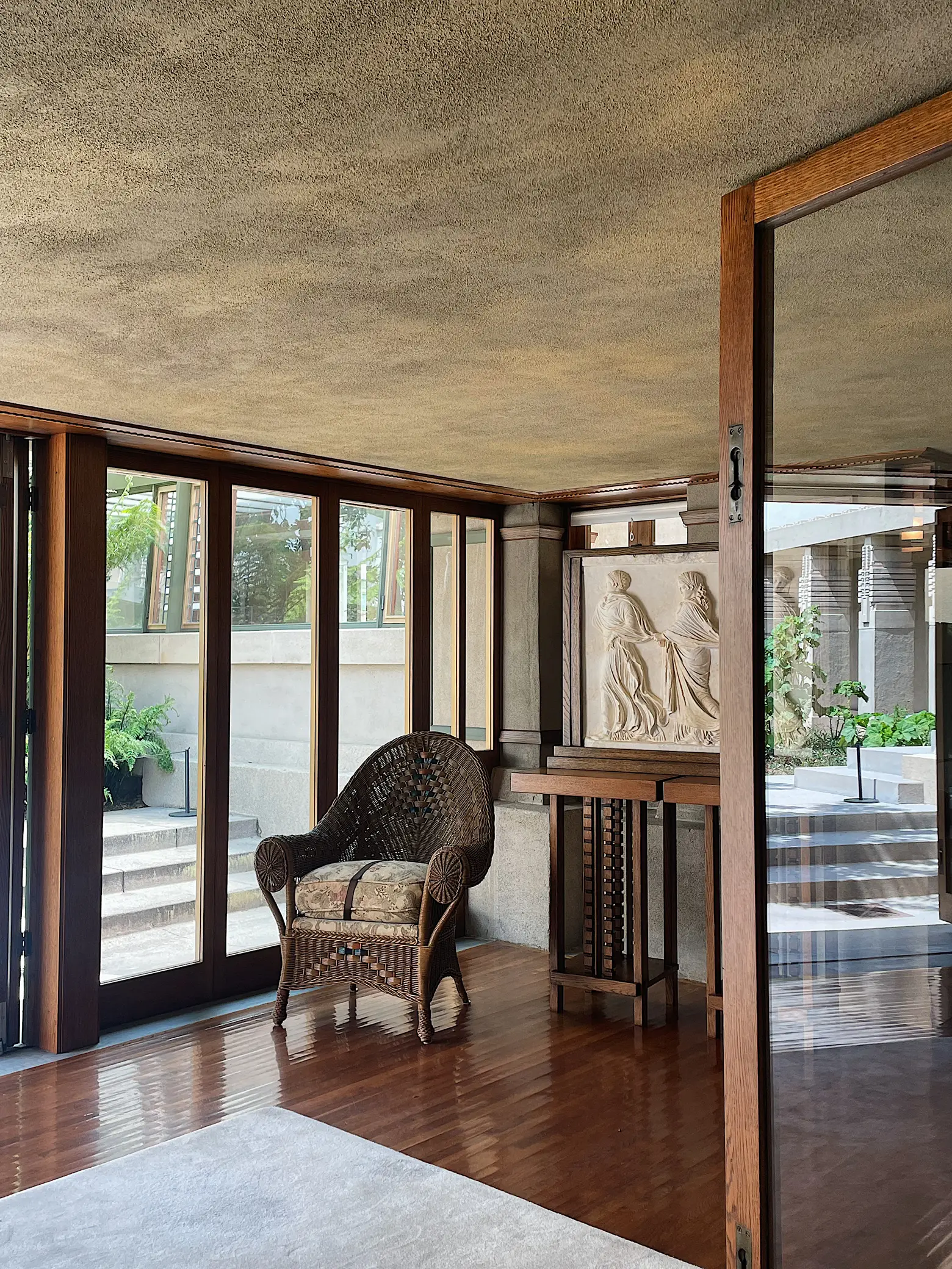 friday field trip — | แกลเลอรีที่โพสต์โดย Elyse Goyen | Lemon8