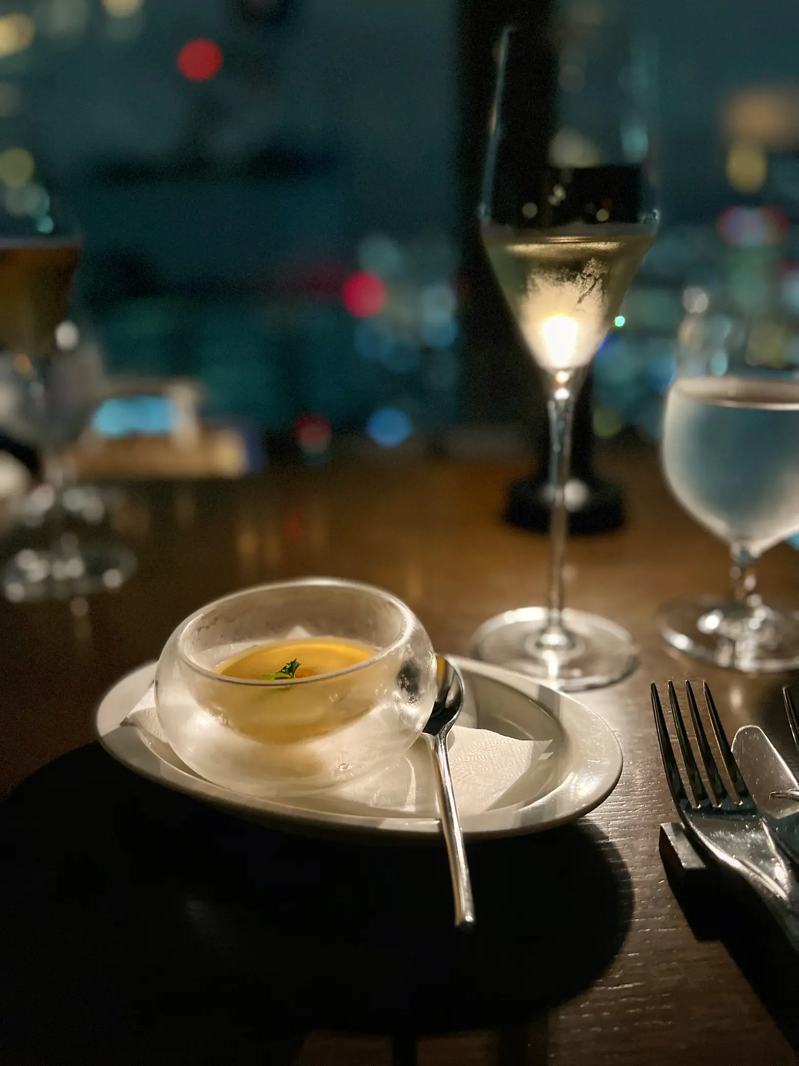 A stylish bar with a view of Tokyo Tower from 215 meters above the ...