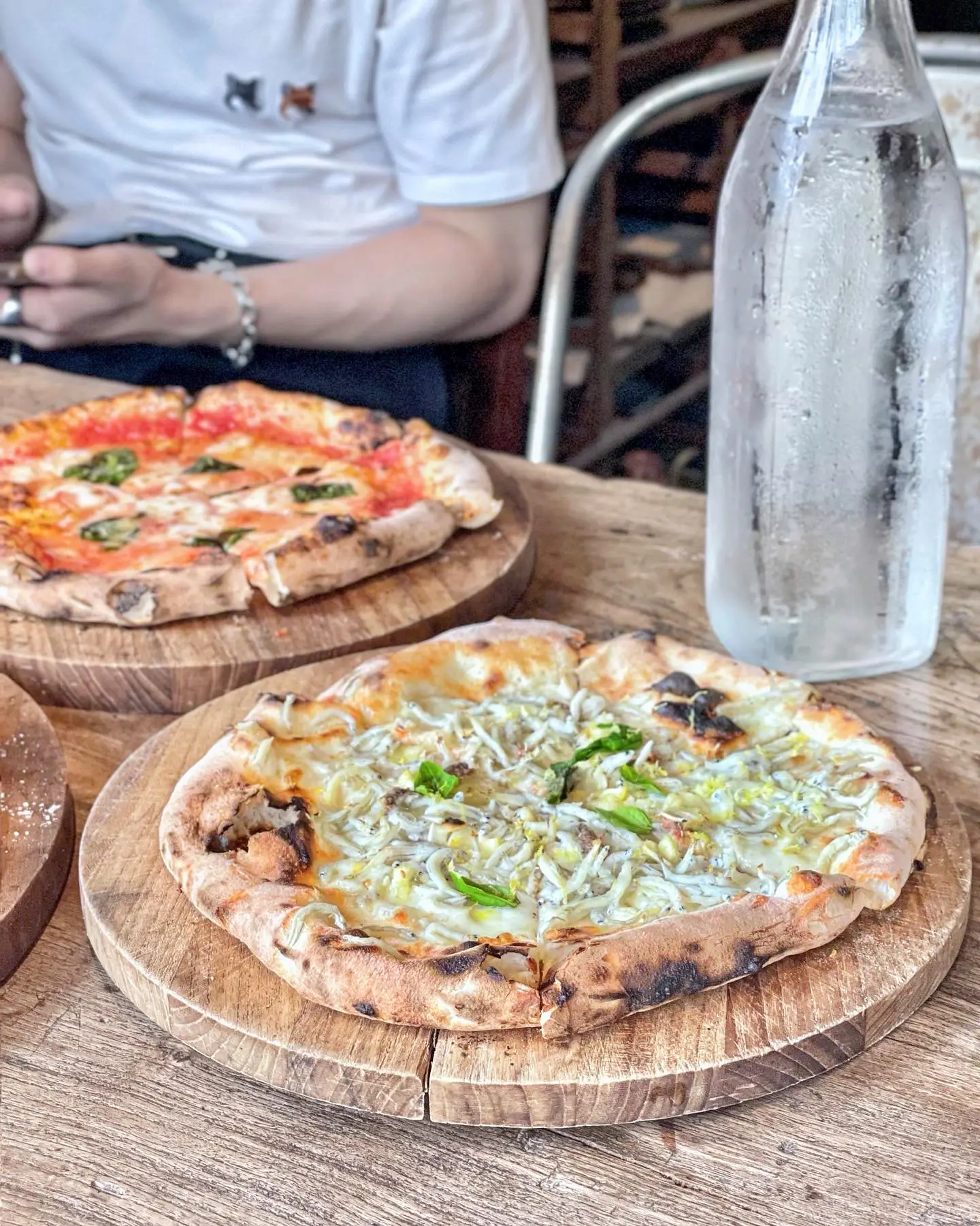 小豆島 おしゃれな空間でいただく自家製ピザ🍕🍽 | AKANEが投稿したフォトブック | Lemon8