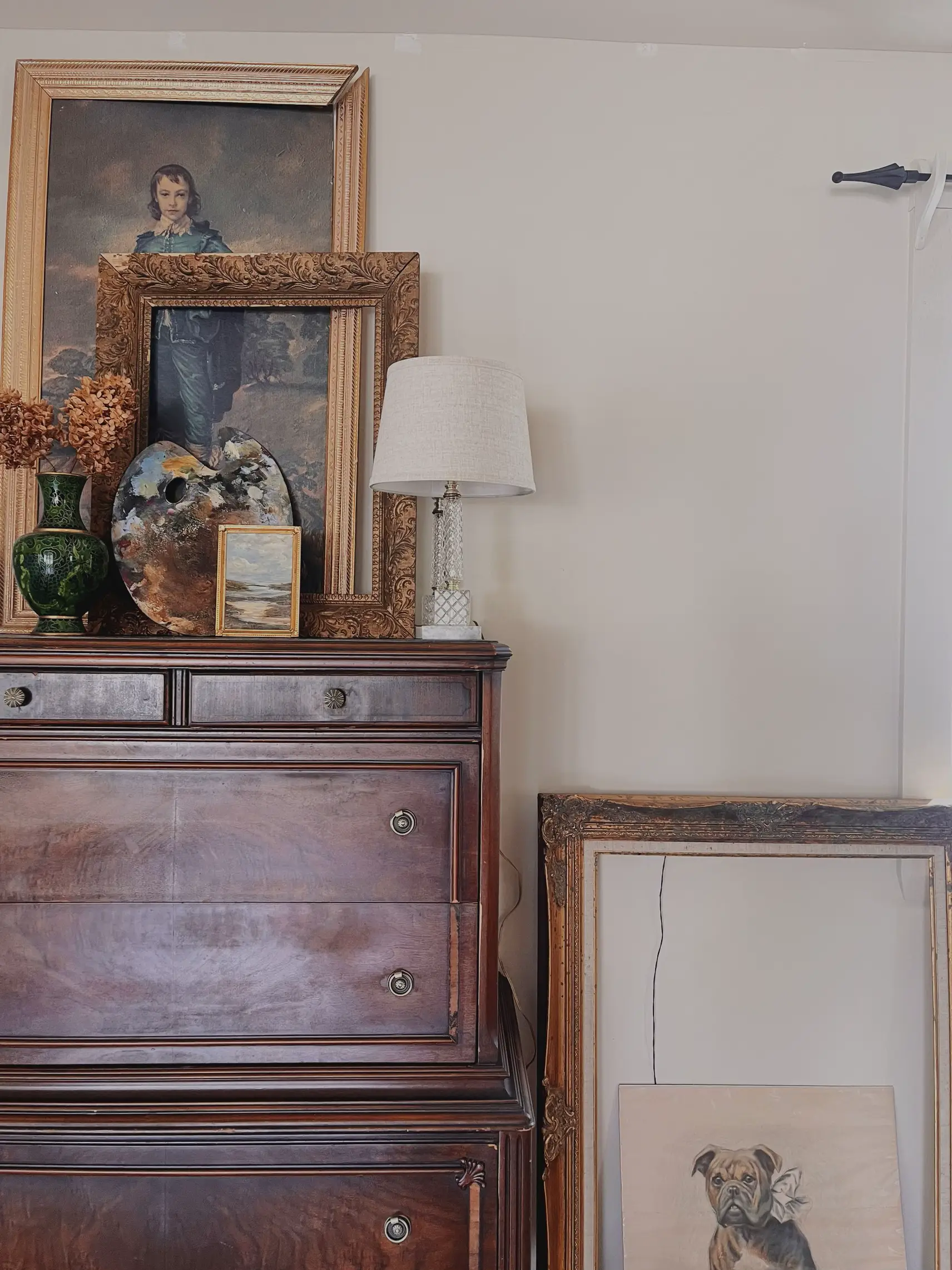 A studio full of chairs and random curiosities🙃 | Gallery posted by Emily Peterson | Lemon8