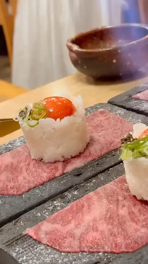 TikTokで大バズリのサーロイントリュフTKG | 焼肉たまきBOSS ひろの投稿動画 | Lemon8