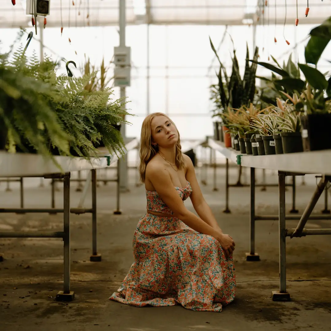 senior photo inspiration 💐🪩🦋 | แกลเลอรีที่โพสต์โดย Ashlyn Dinger | Lemon8