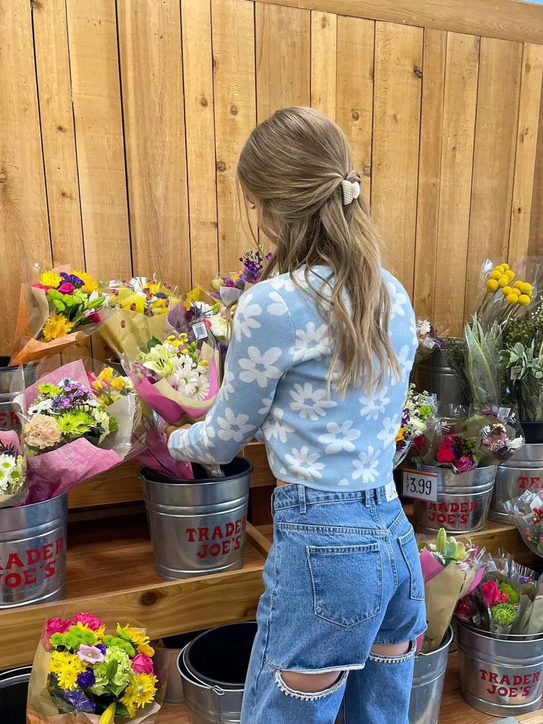 SPRING PHOTO IDEA: TRADER JOE’S 🌸 | Gallery posted by Amanda Banic | Lemon8