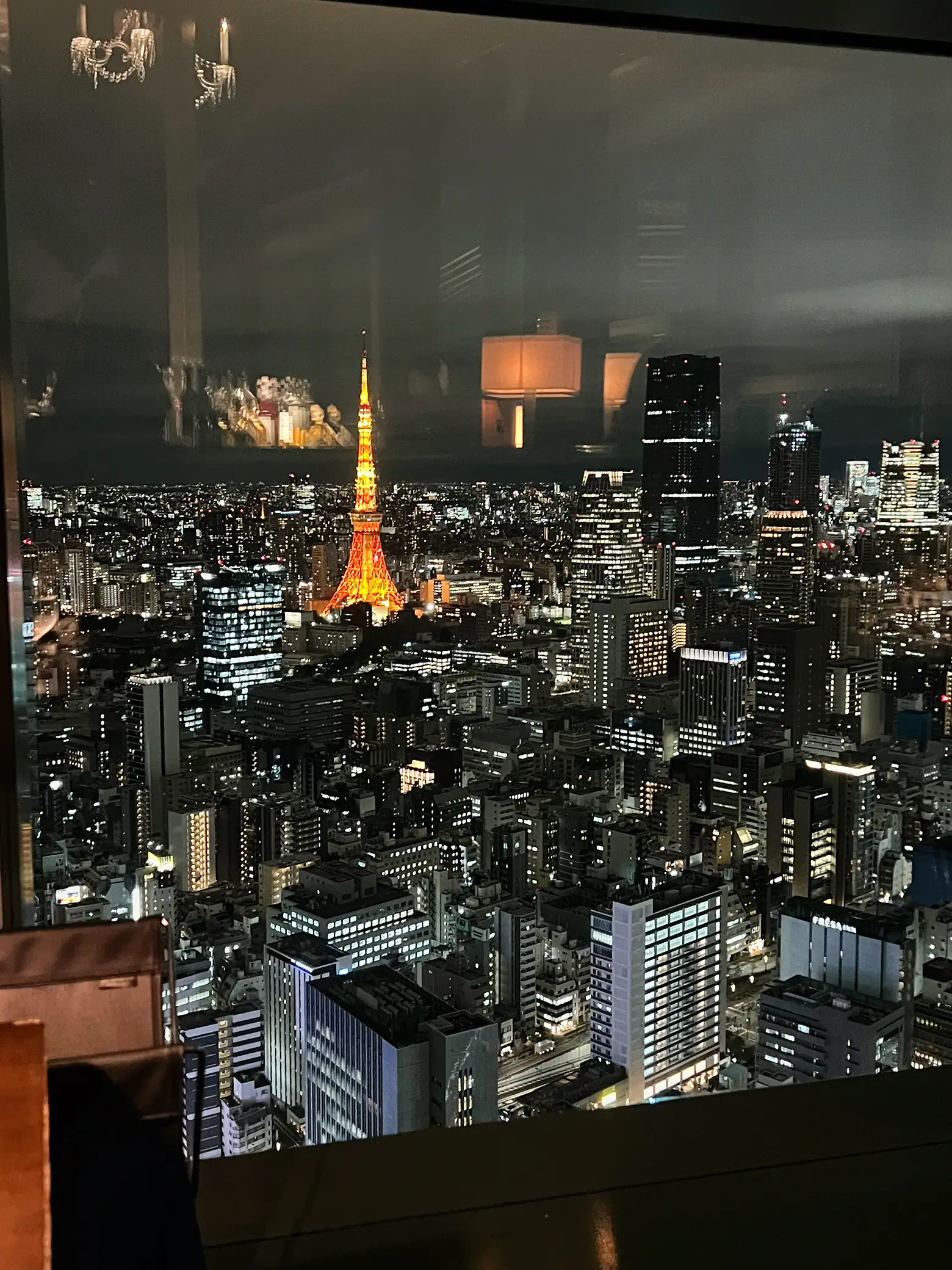 A stylish bar with a view of Tokyo Tower from 215 meters above the ...