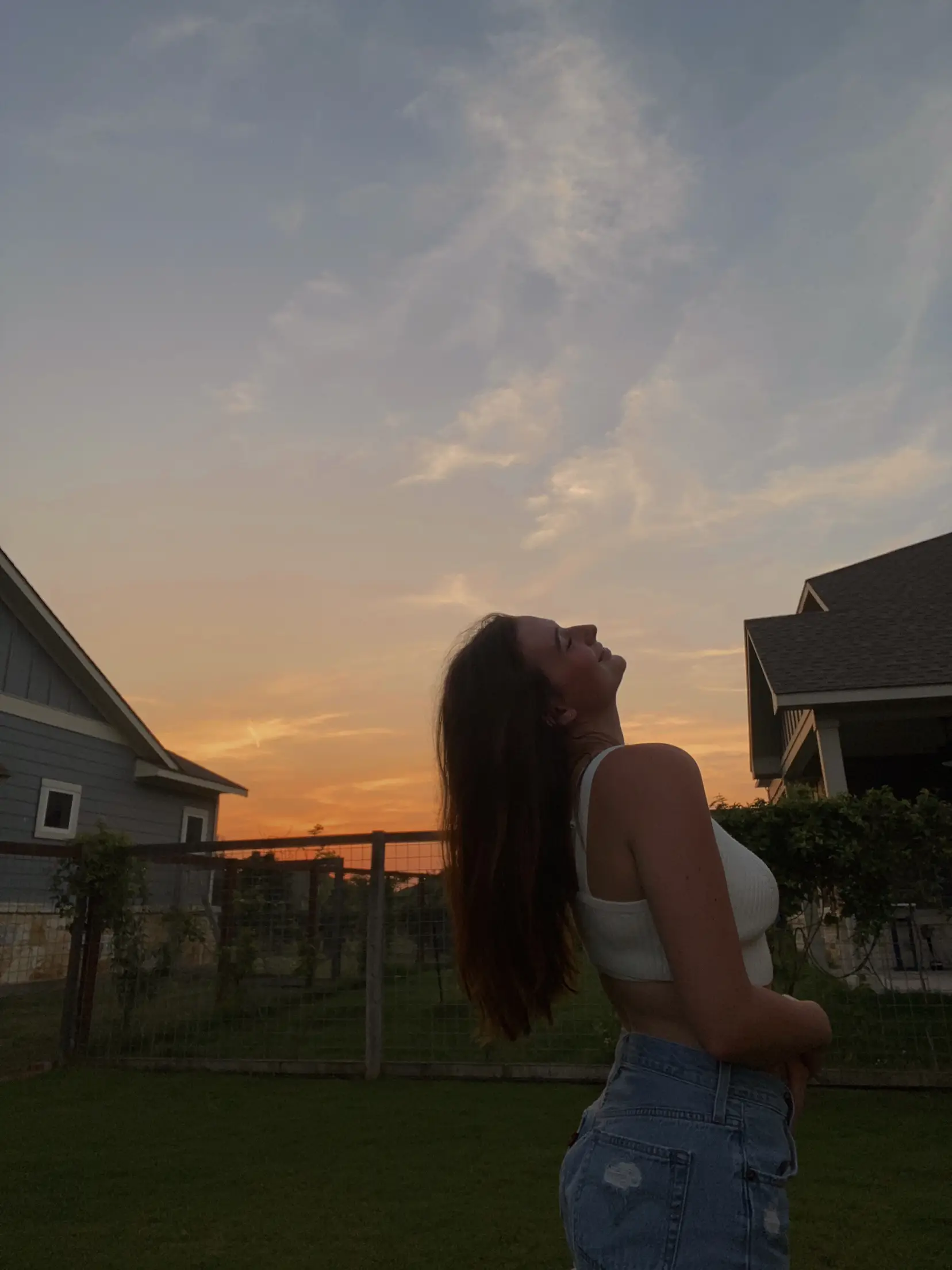 hot girls thrive in summer | แกลเลอรีที่โพสต์โดย Lauren Murphy | Lemon8