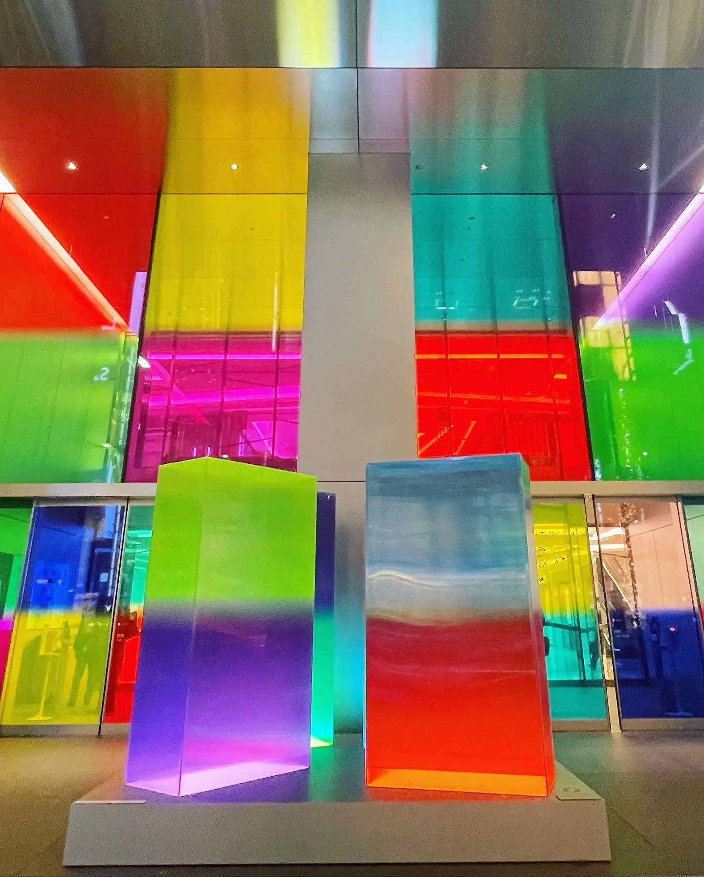 【アート・銀座】GINZA SIXの正面エントランス 🟥YOSHIROTTEN | lotus_gallery8が投稿したフォトブック | Lemon8