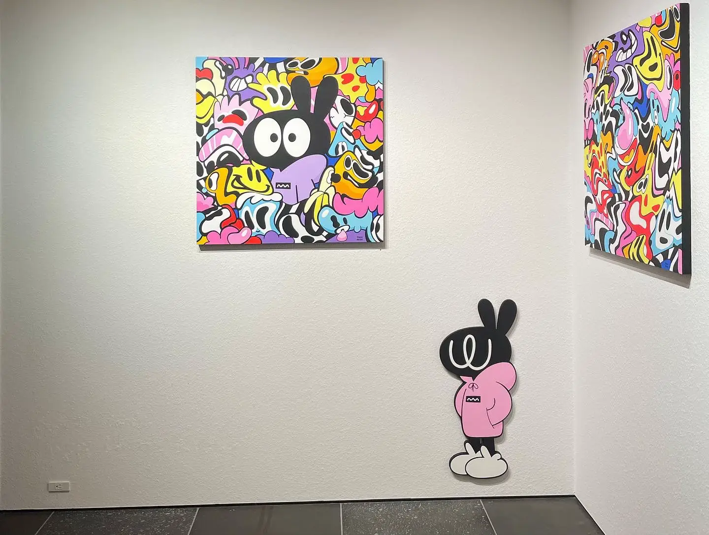 【アート・銀座】不思議な黒いうさぎ 「Mochi」🐰Yeka Haski(銀座蔦屋書店) | lotus_gallery8が投稿したフォト ...