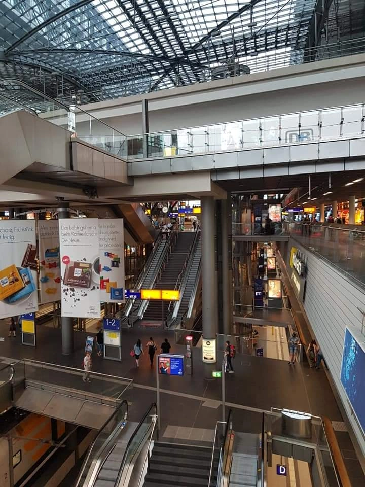 Berlin's Impressive Hauptbahnhof: Modern Grandeur | Gallery posted by ...
