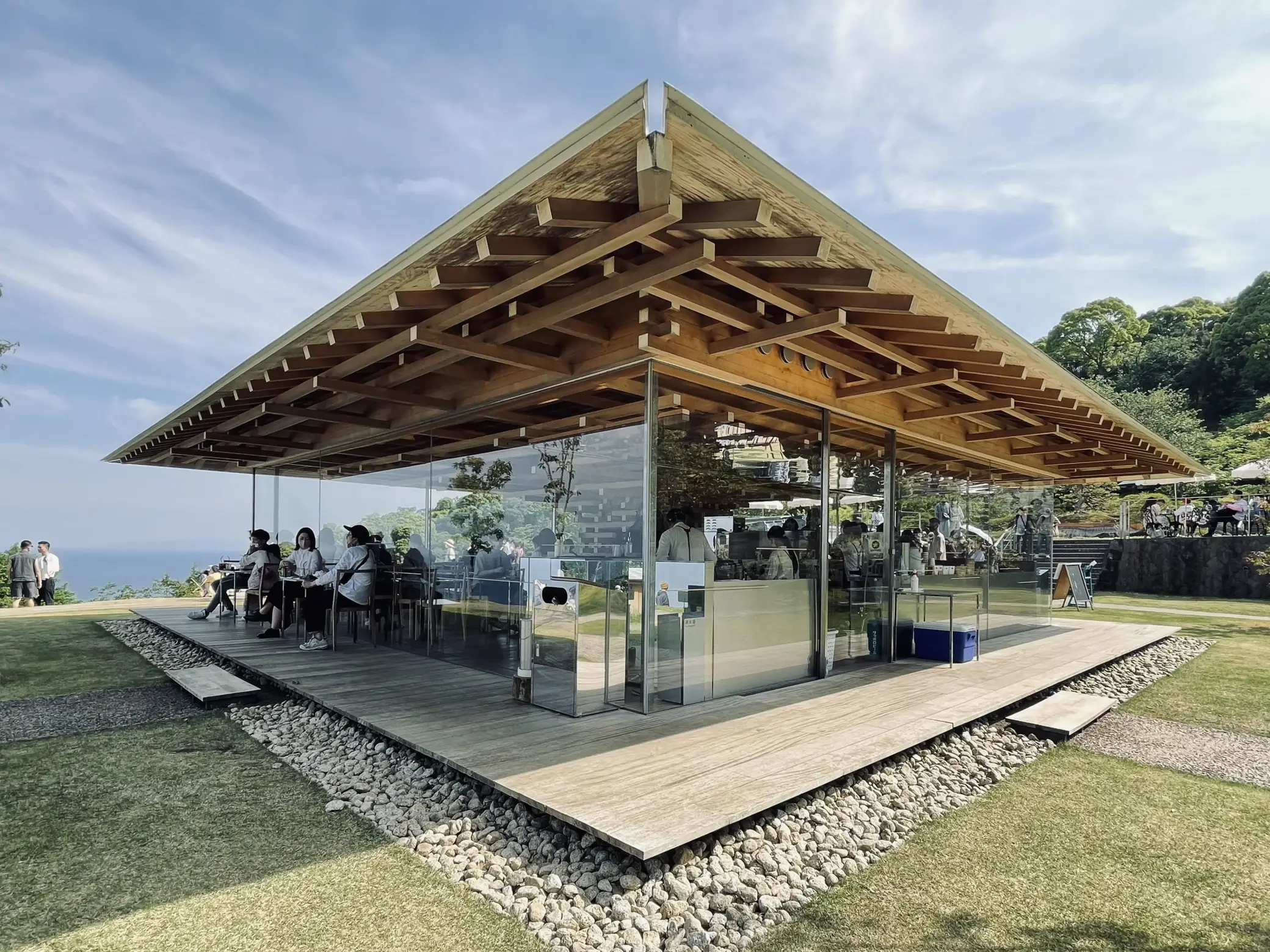 Cafe with clear view overlooking Atami | Gallery posted by SATA & art ...