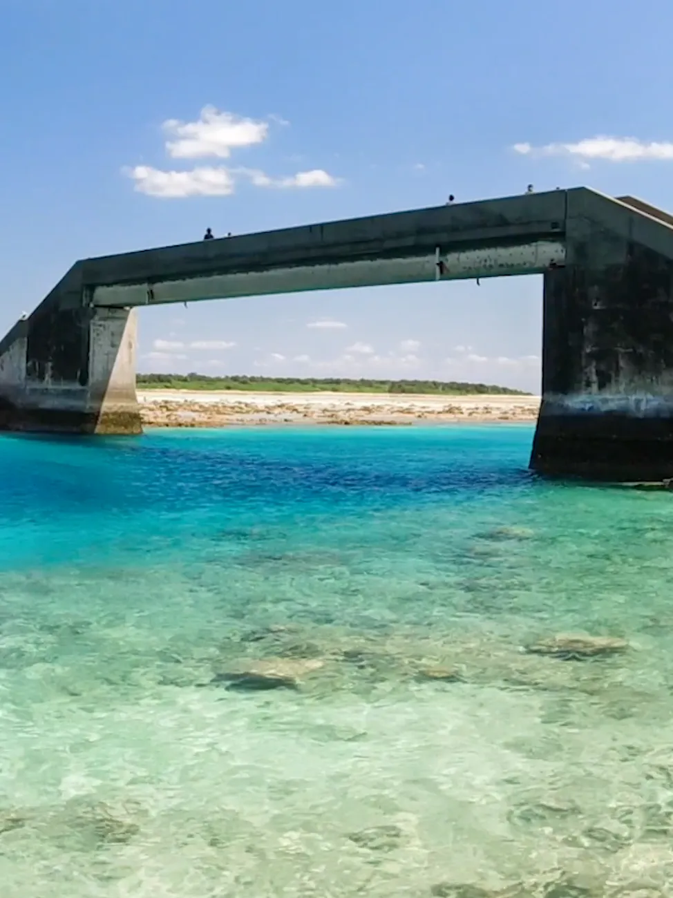 Kume Island 】 A phantom bridge that can only be crossed at low tide ...