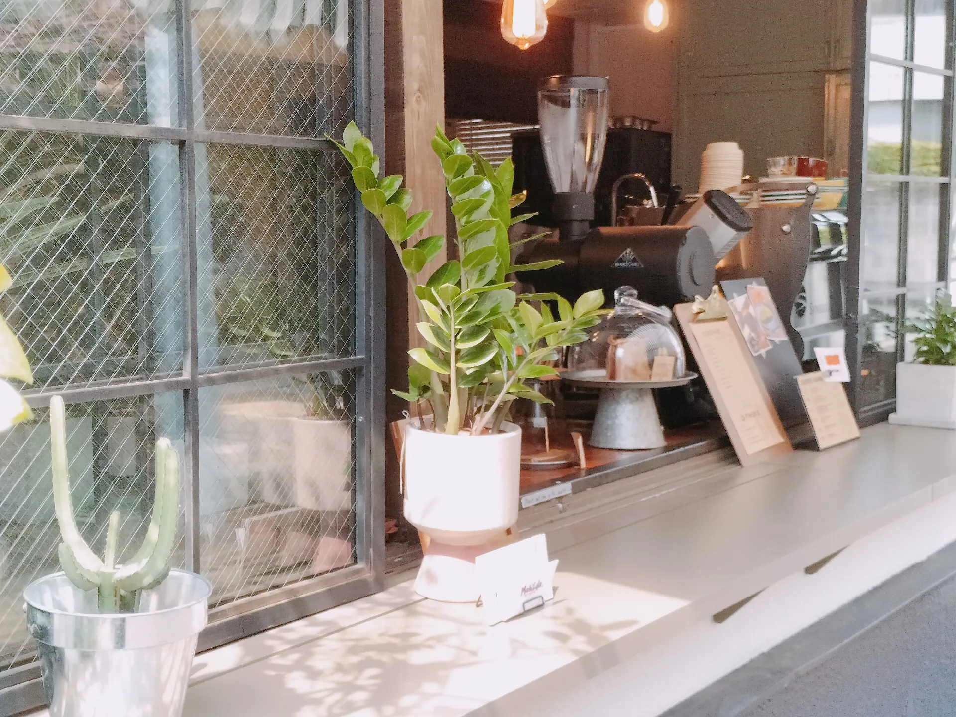 Matilda Coffee and Vegan Bakeは大人カワイイ小さなお店 | IchikoGardnerが投稿したフォトブック ...