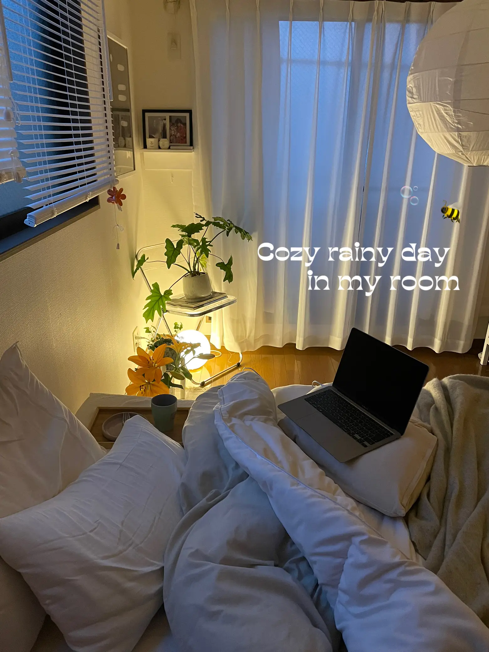 【海外のアパートみたいな暮らし】のんびりベッドの上で過ごす春の雨の日🐠 | Tommy’s roomが投稿したフォトブック | Lemon8